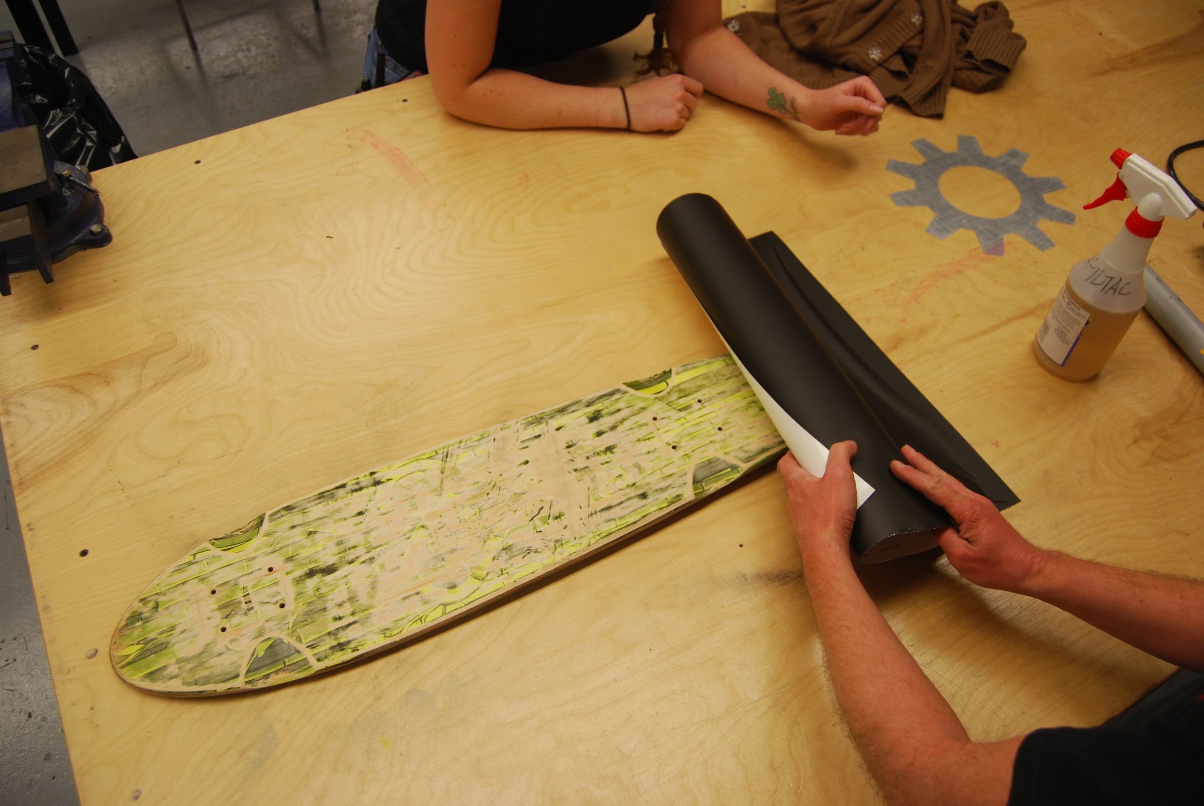 Applying Vinyl to Curved Surfaces : 4 Steps (with Pictures) - Instructables