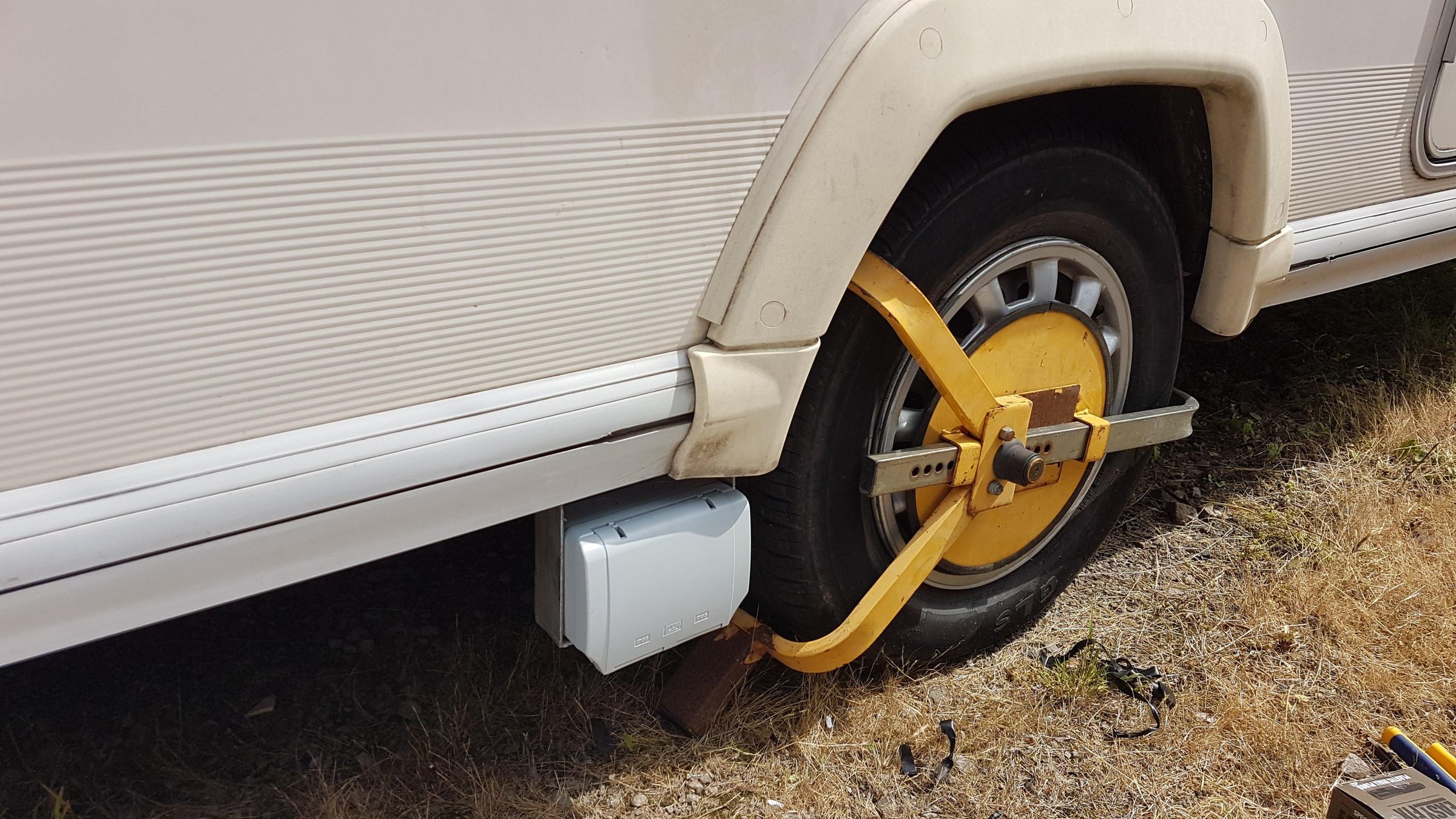 Caravan Mains Sockets - External for Awning/barbeque Etc : 6 Steps ...