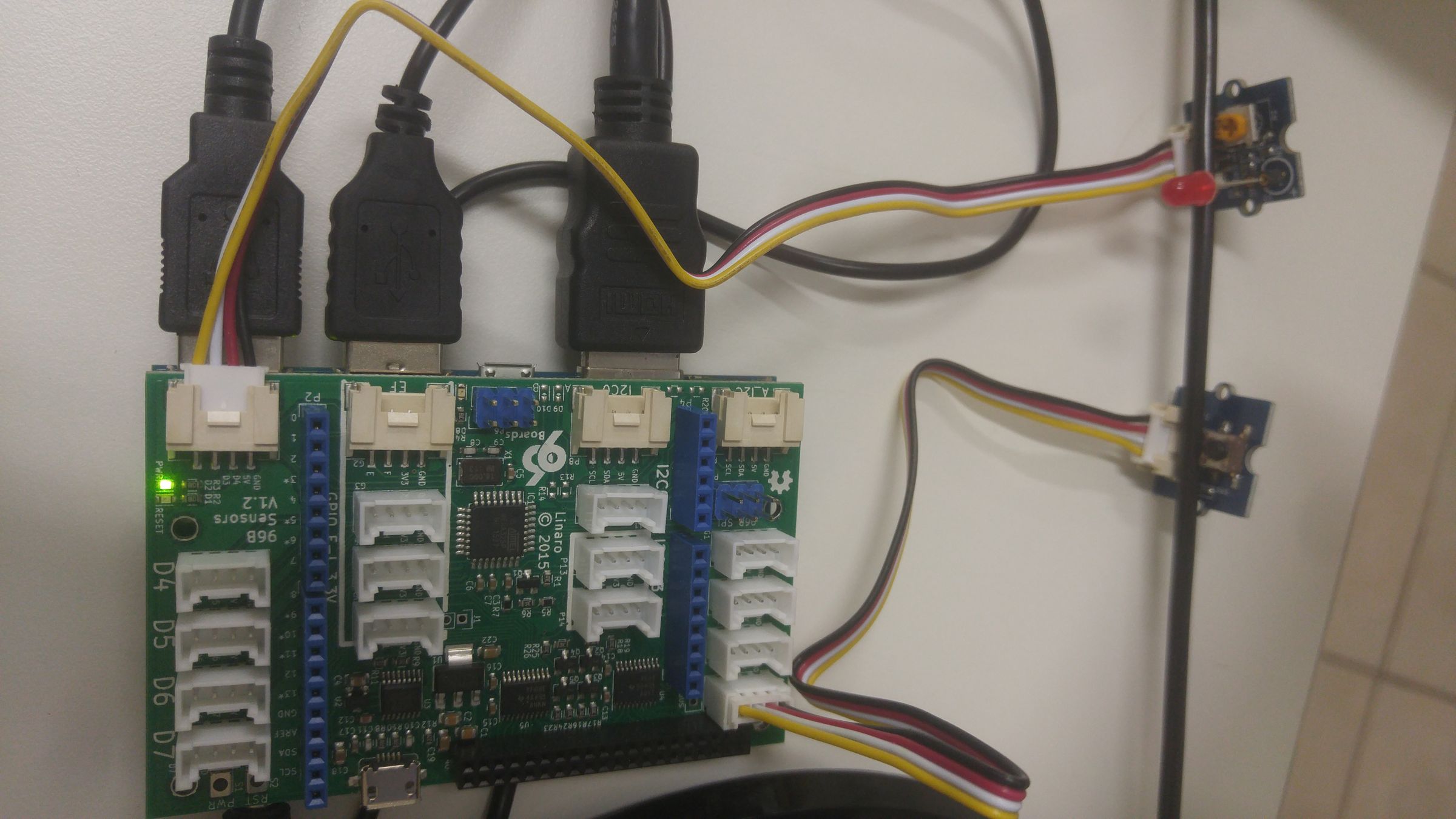 Qualcomm Dragonboard 410C With Grove Starter Kit - Using the Arduino ...