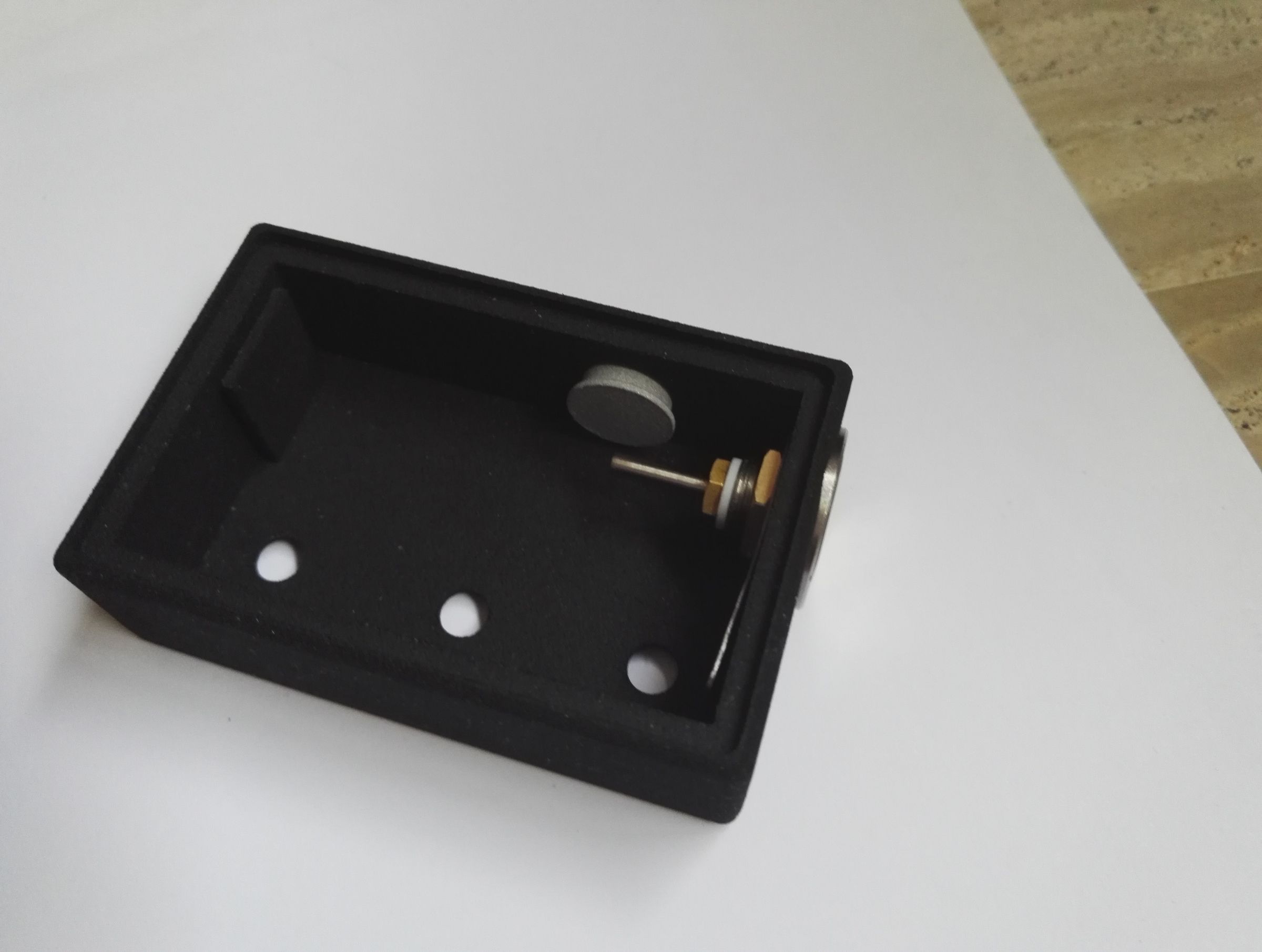 Mod Box Bottom Feeder : 7 Steps - Instructables