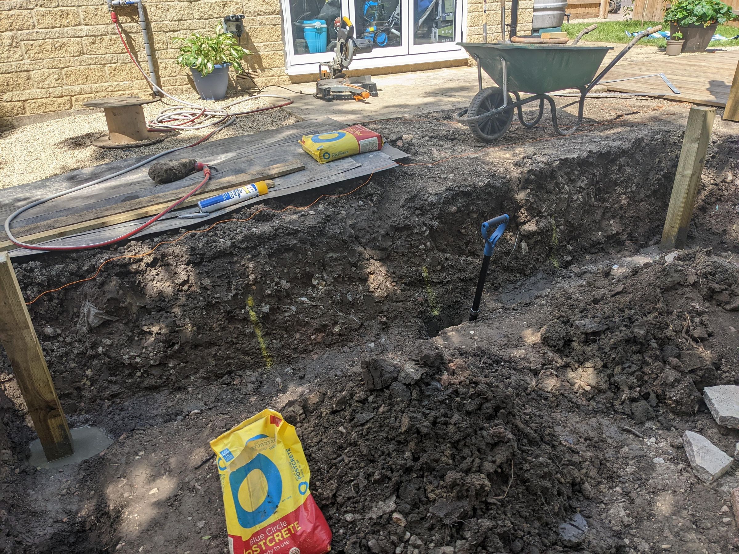 Creating a Beautiful Tiered Garden From a Boring New Build Slope : 8 ...