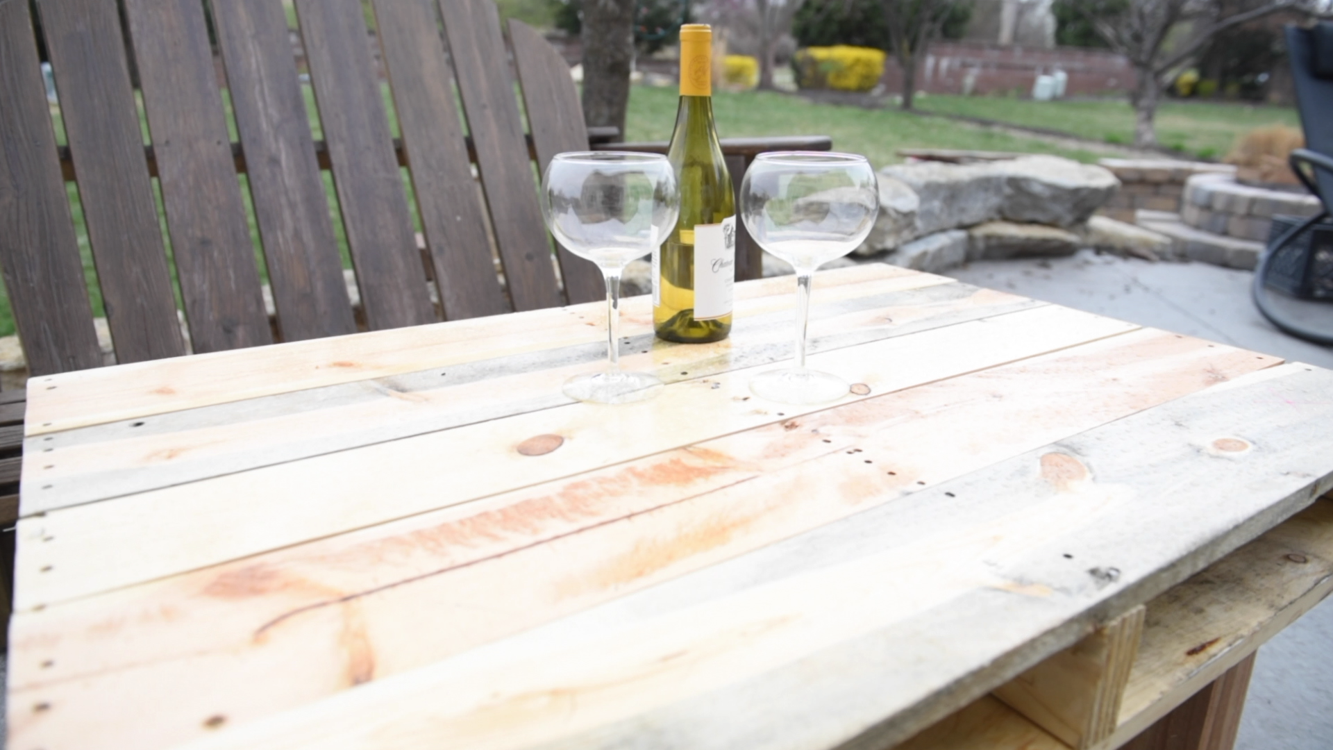 How To Make An Outdoor Pallet Table In 15 Minutes //DIY | atelier-yuwa ...