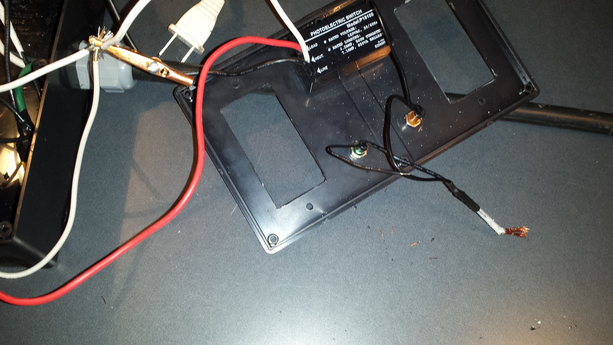 Photo Sensor Controlled Outlet (turns on or Off at Daylight or Nightime ...