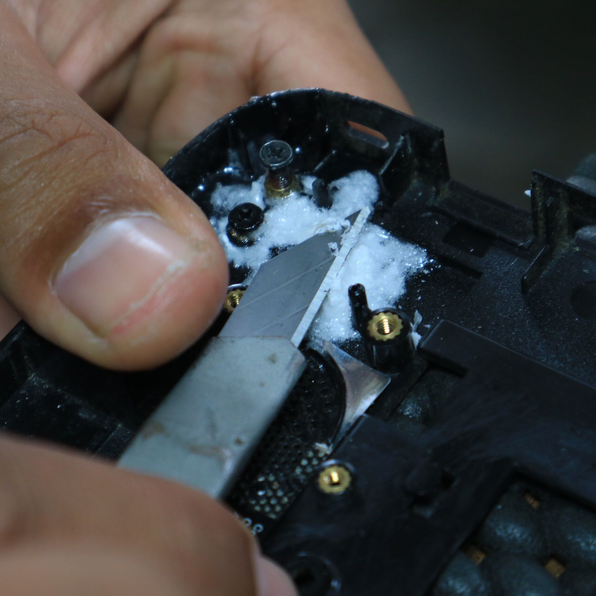 How to Fix Broken Laptop Hinge : 7 Steps - Instructables