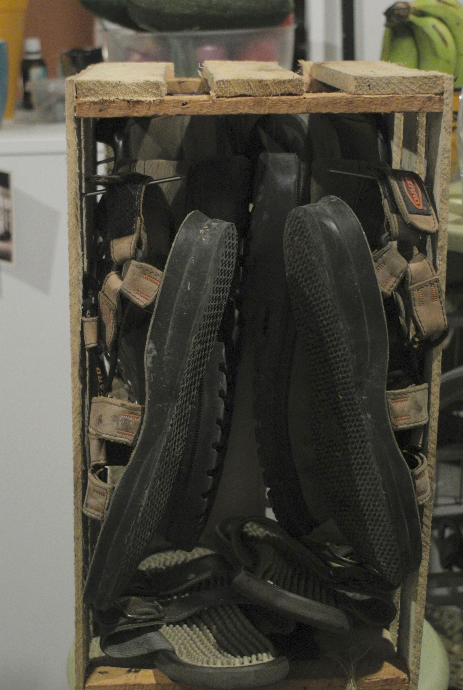 Shoe Rack in a Crate, 5 Minutes : 4 Steps - Instructables
