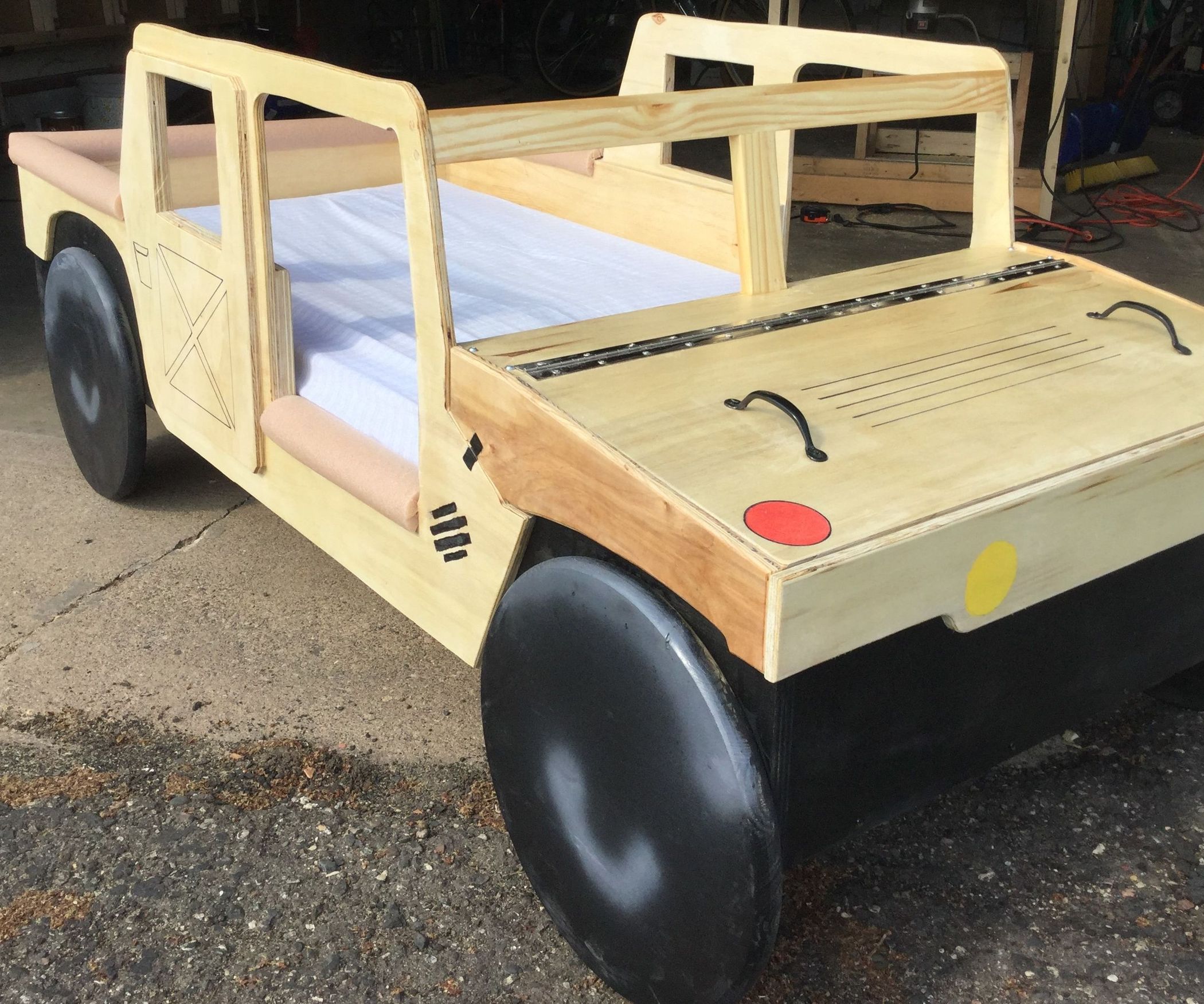Humvee Toddler Bed With Toy Box : 3 Steps - Instructables