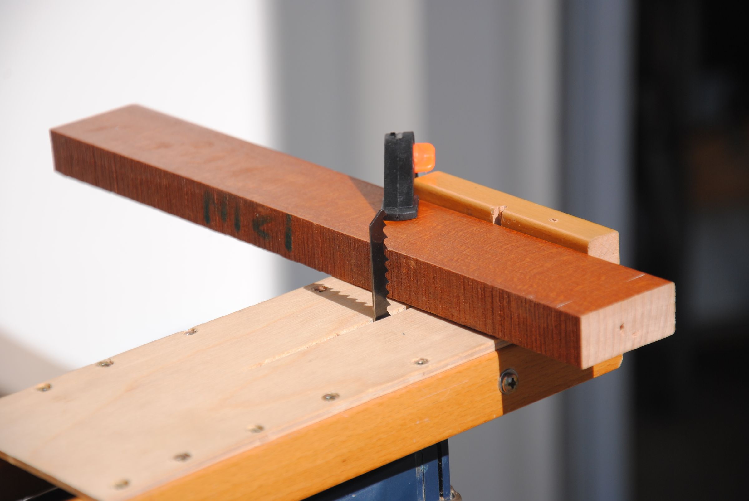 DIY Jigsaw Crosscut Sled - Perfect Jigsaw Cuts Every Single Time! : 8 ...