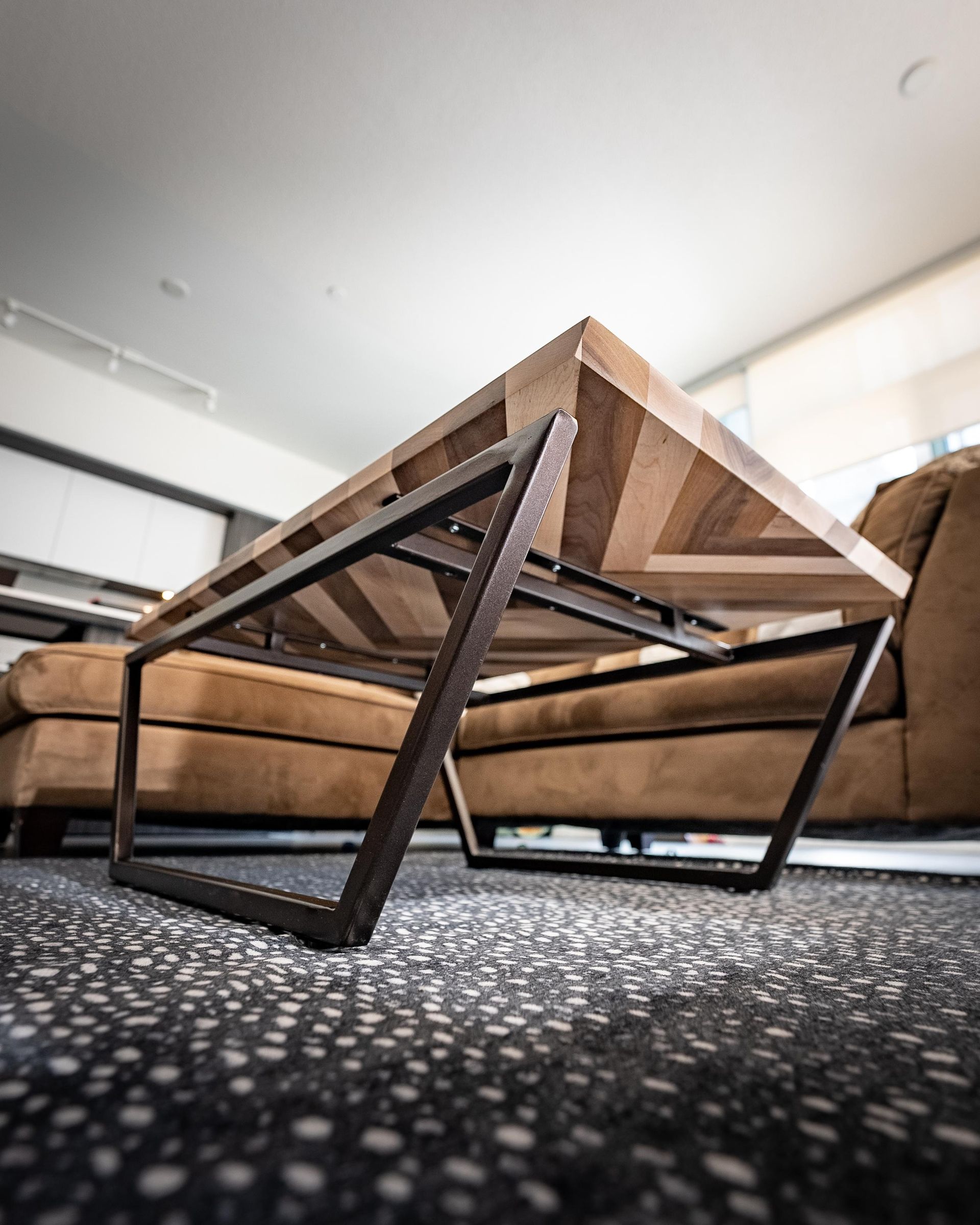 The Solid Wood Herringbone Pattern Table V2.0 : 19 Steps (with Pictures ...