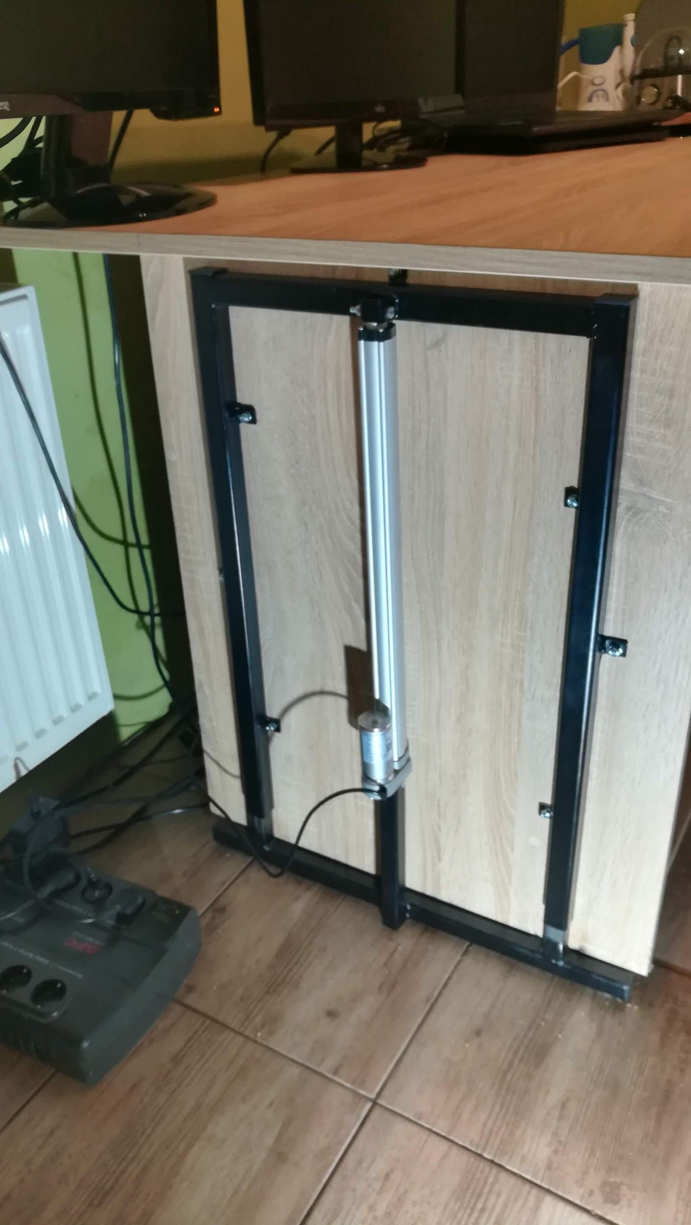 DIY Height Adjustable Standing Desks : 4 Steps (with Pictures ...