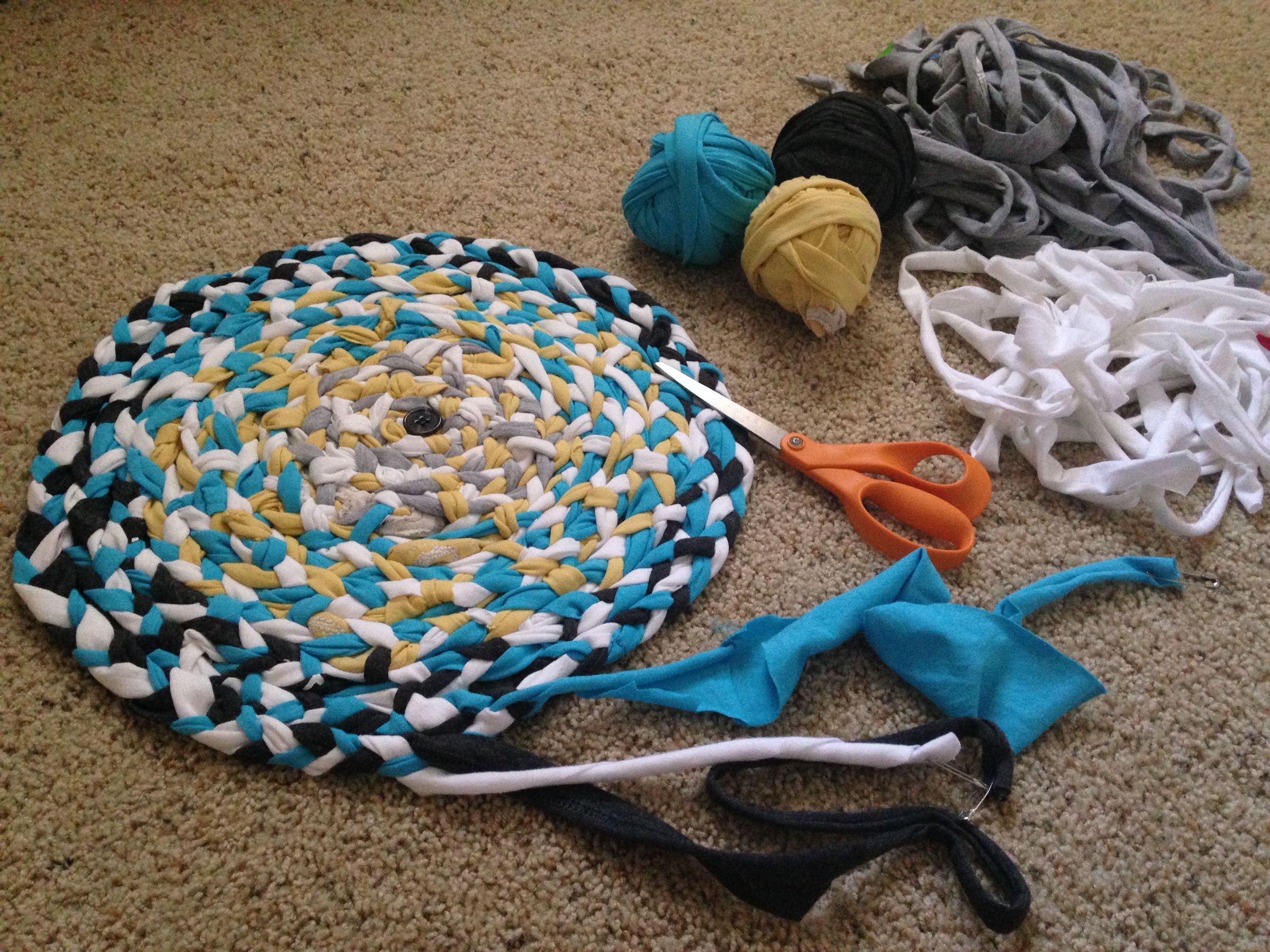 Braided T-shirt Rug : 5 Steps (with Pictures) - Instructables