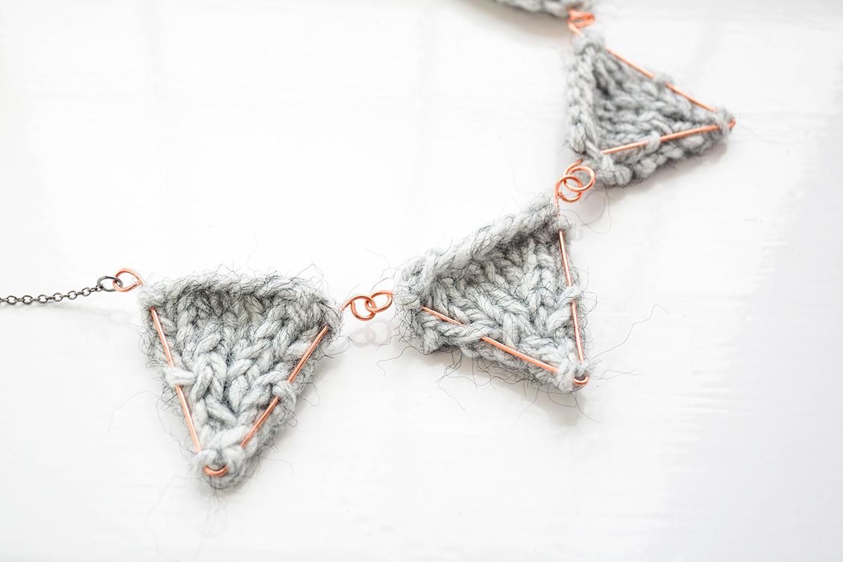 DIY Knitted Necklaces | 2 X Pretty Patterns With Metallic Details : 14 ...