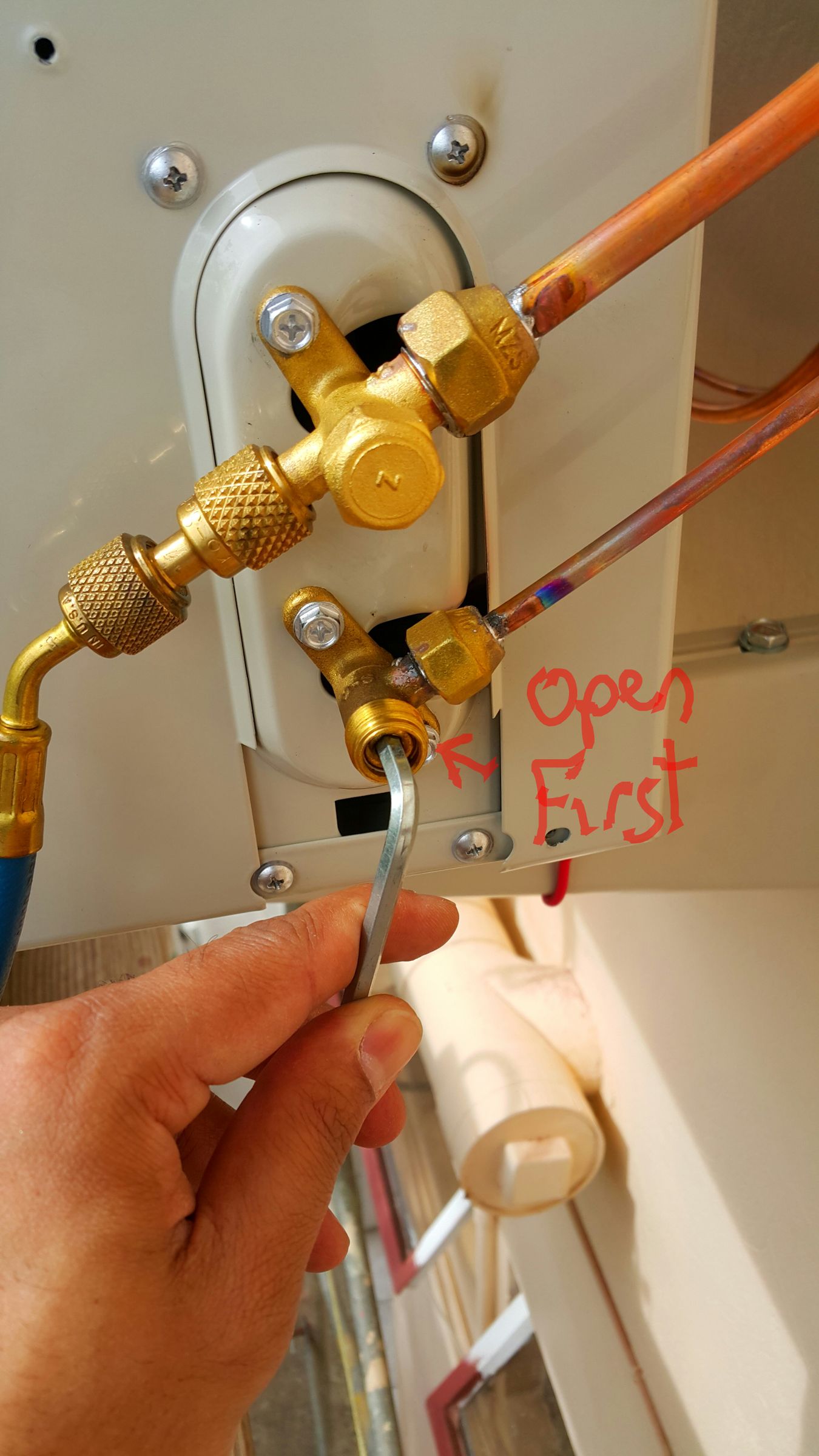 Installation of a Split Type Air Conditioning Unit. : 4 Steps ...