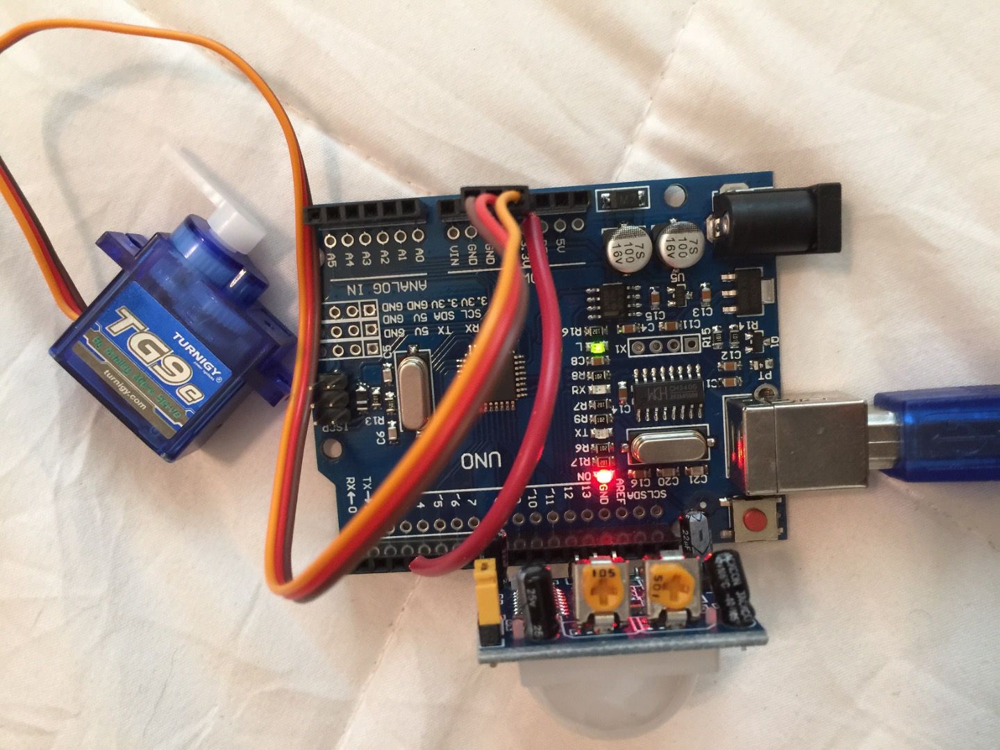 Motion Activated Servo : 4 Steps - Instructables