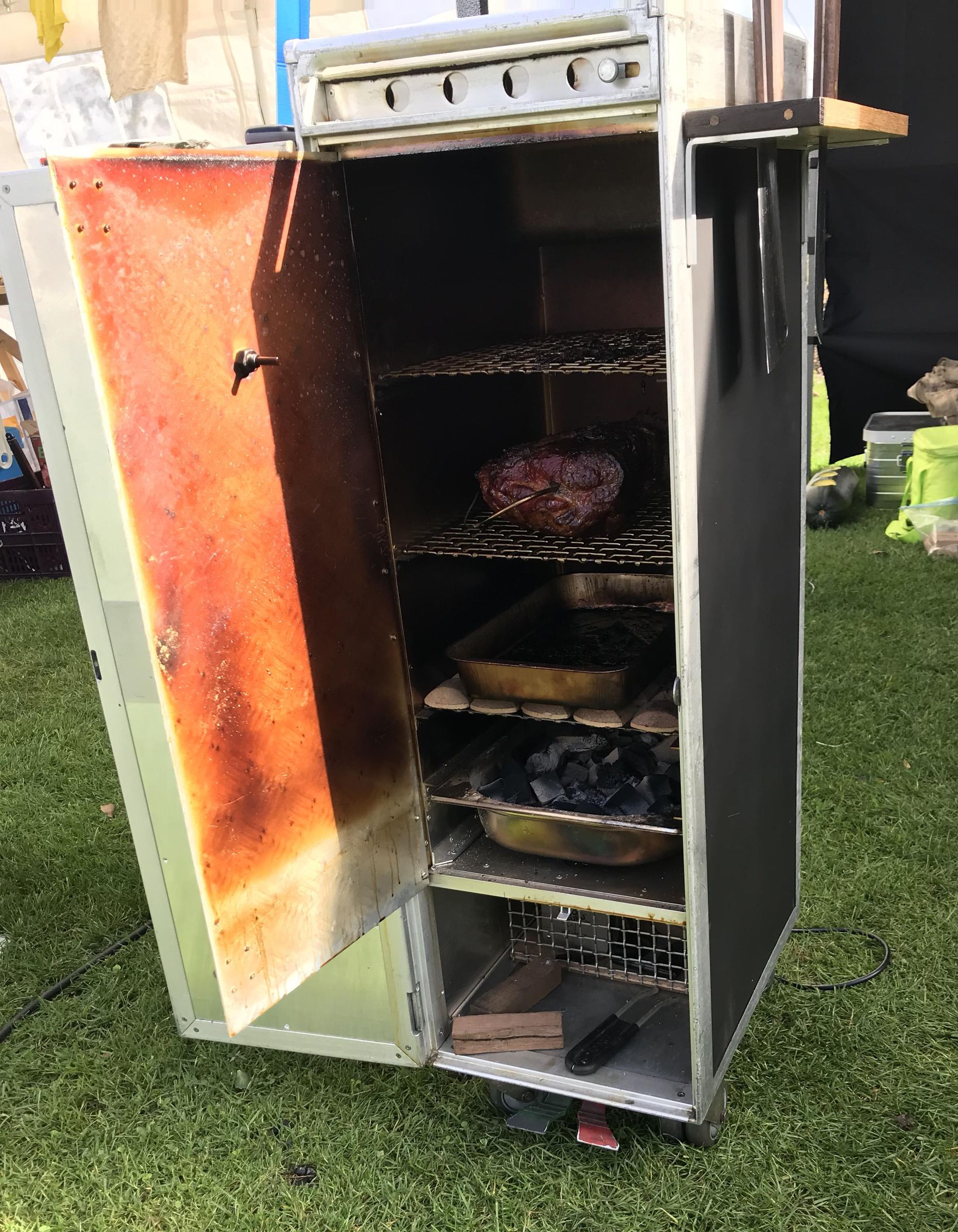 Aviation Trolley Barbecue Smoker With a Twist : 4 Steps (with Pictures ...