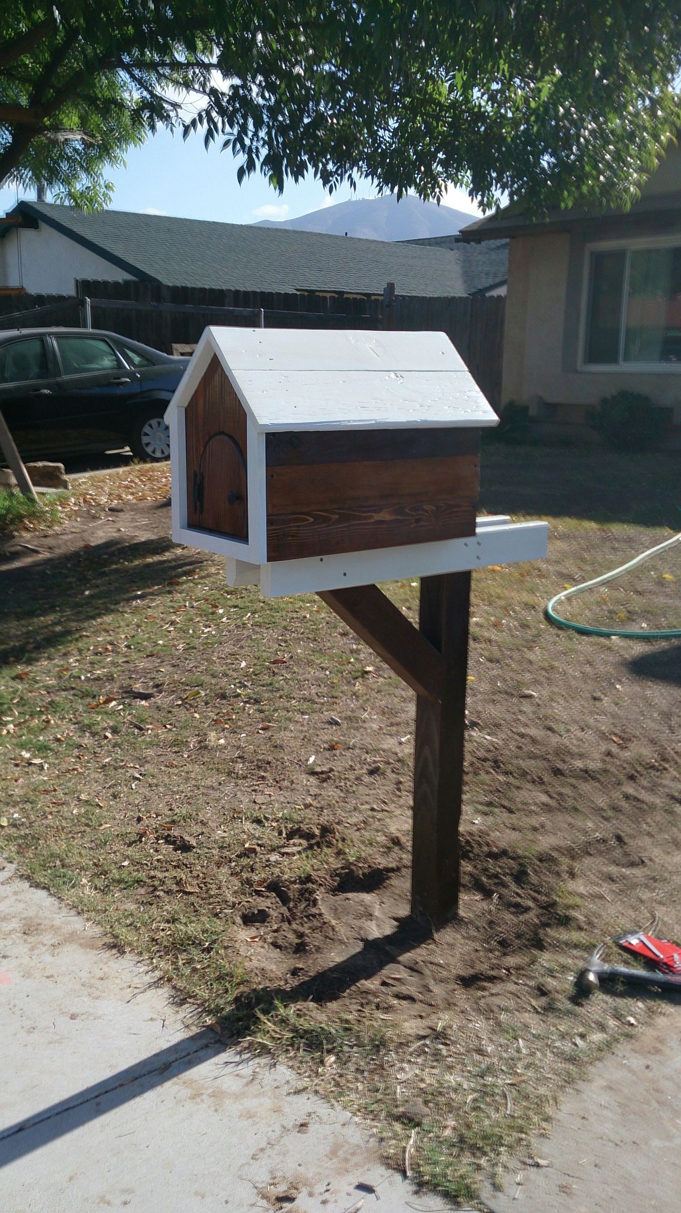 How to Build a Pallet Mailbox : 8 Steps (with Pictures) - Instructables