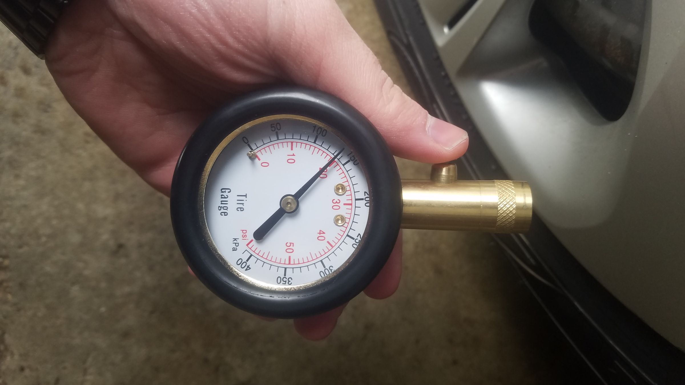 How to Check and Inflate a Car Tire : 5 Steps - Instructables