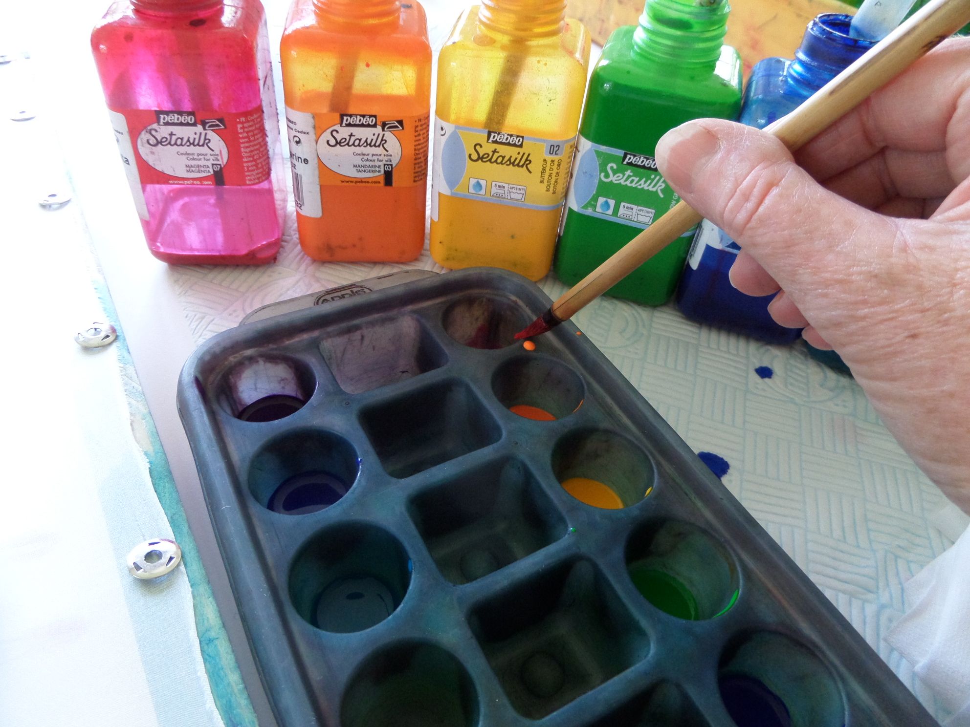 'Rainbow Lily' Silk Painting : 11 Steps (with Pictures) - Instructables