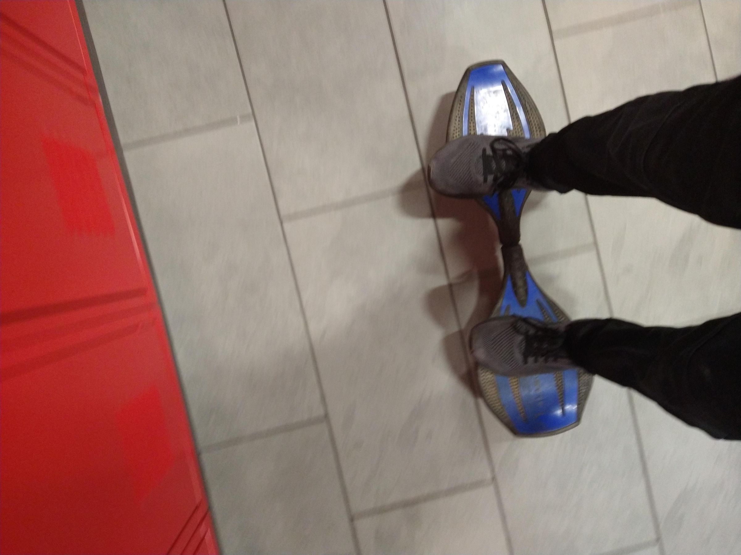 How to Learn to Ride a Ripstick : 5 Steps - Instructables