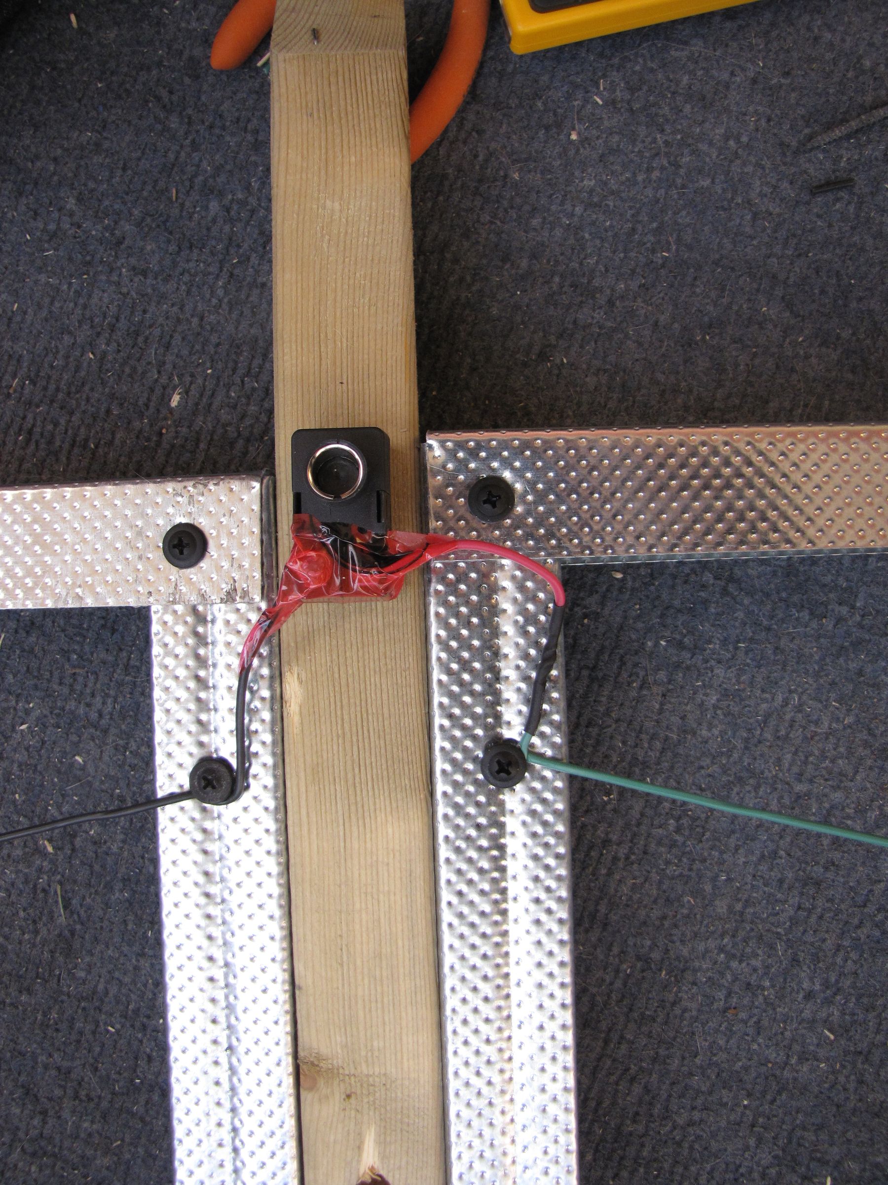 OTA HDTV Antenna From Construction Waste : 7 Steps - Instructables