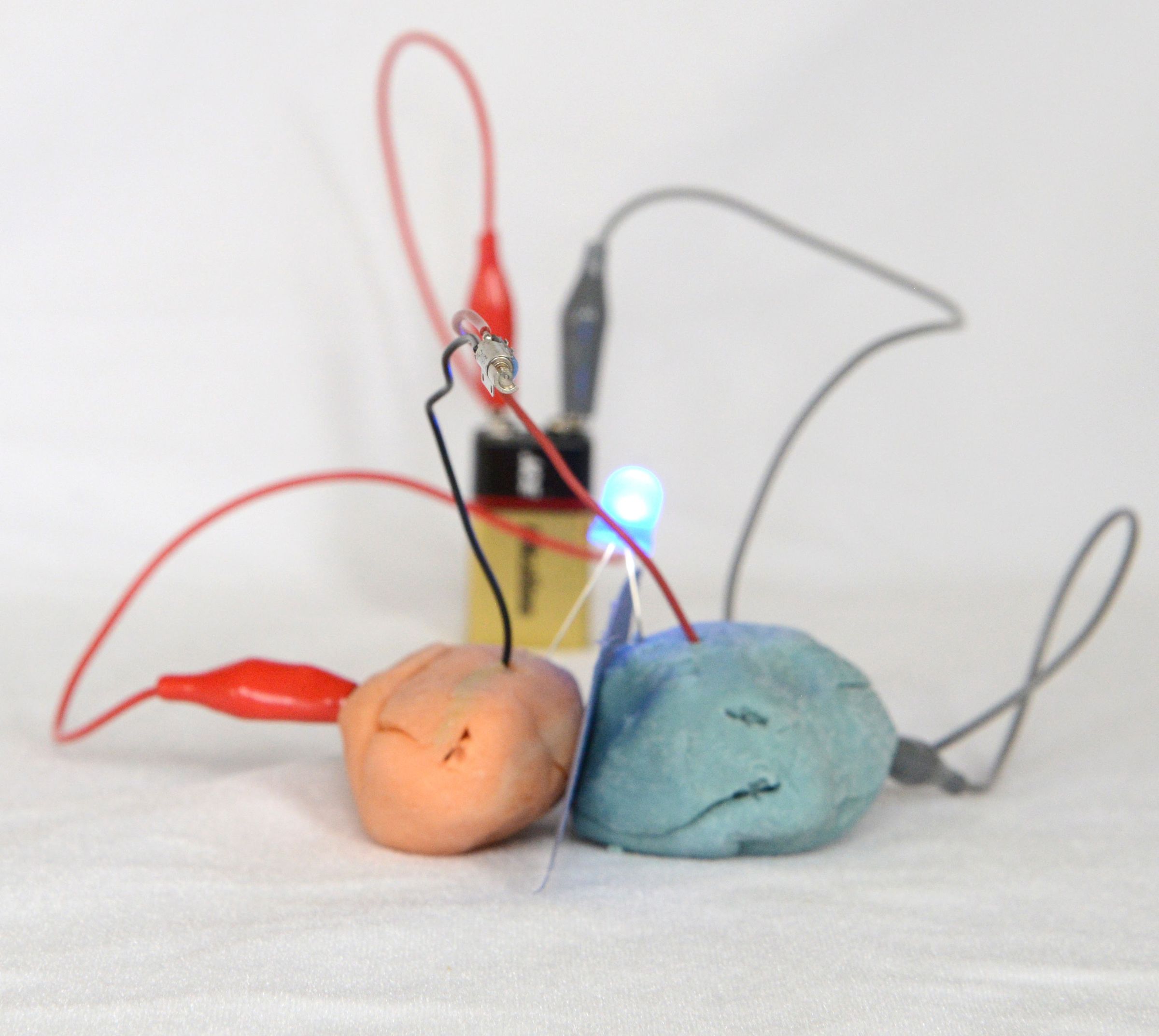 Squishy Circuits in the Classroom : 6 Steps (with Pictures) - Instructables