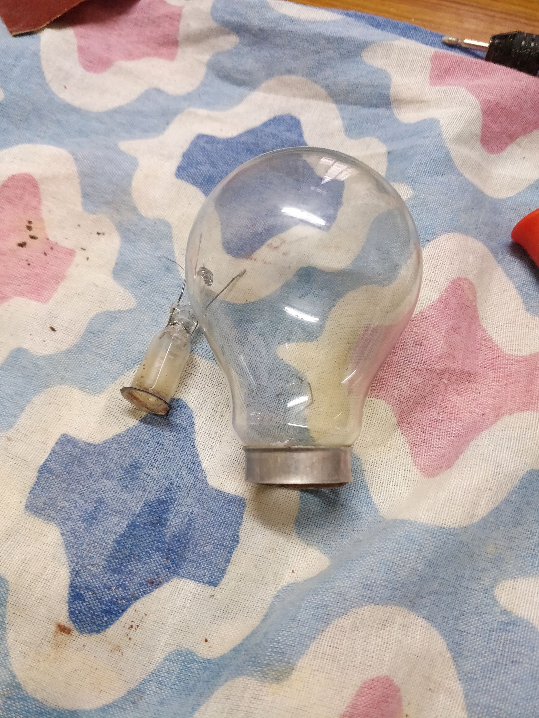 Glittering Fuse Bulb : 7 Steps - Instructables