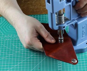 Crafting Leather Coin Wallet | DIY Leatherworking Tutorial : 8 Steps (with Pictures) - Instructables