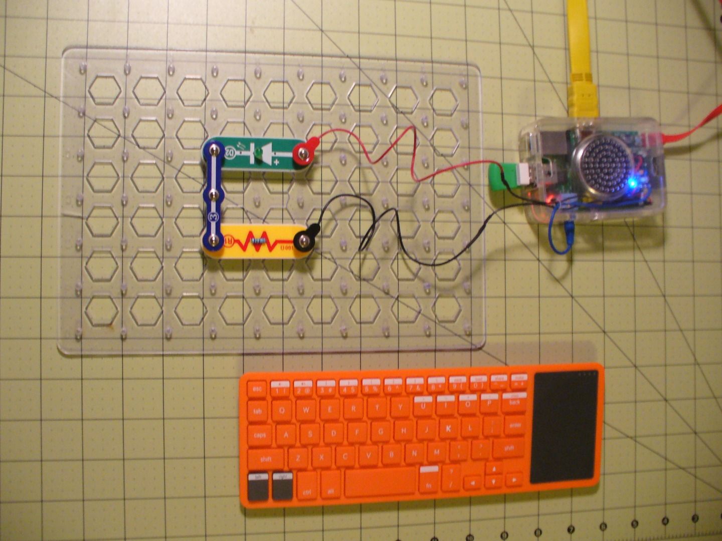 Blink Snap Circuits LED With Kano Computer : 4 Steps - Instructables
