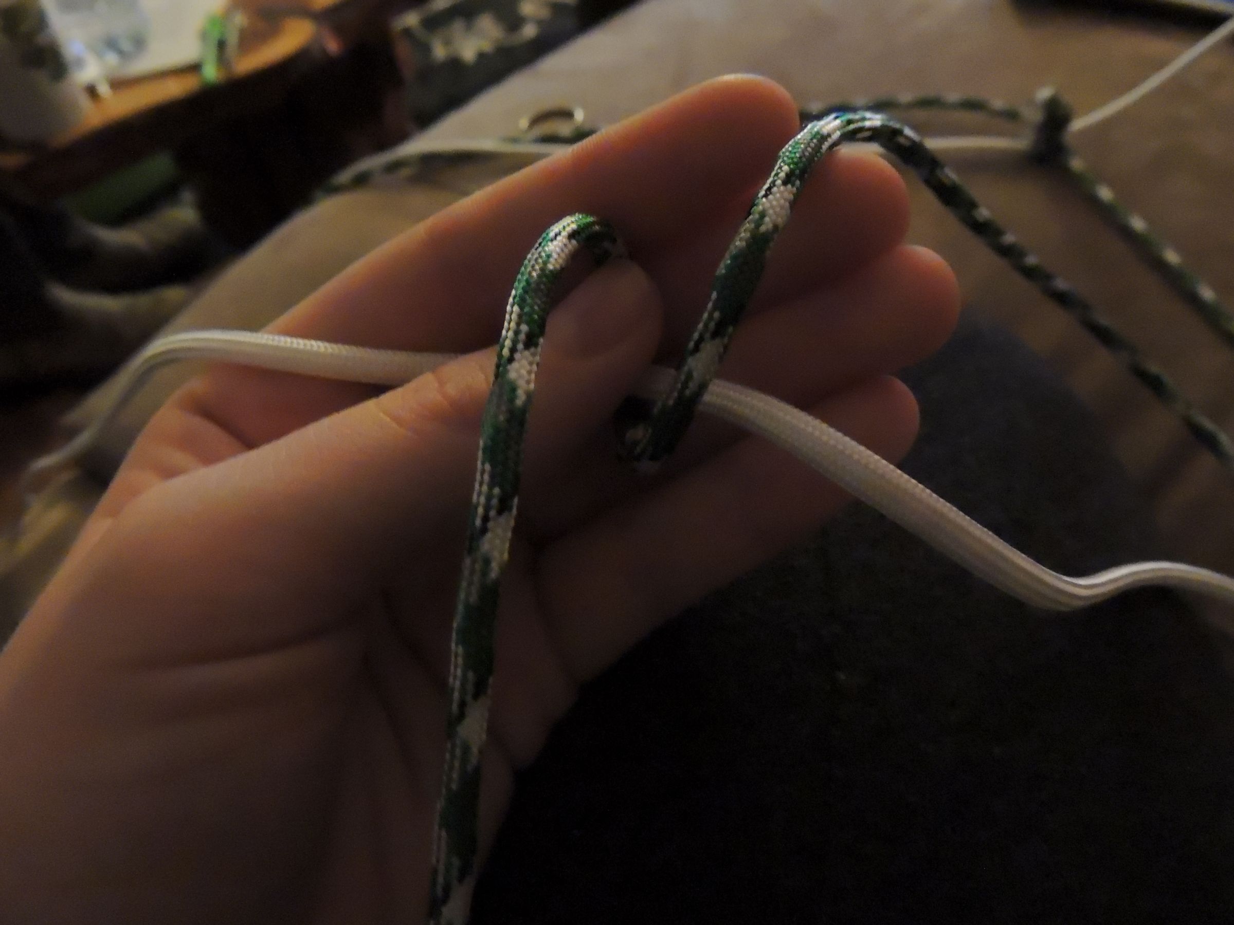 Paracord Cross (Square Braid) : 10 Steps - Instructables