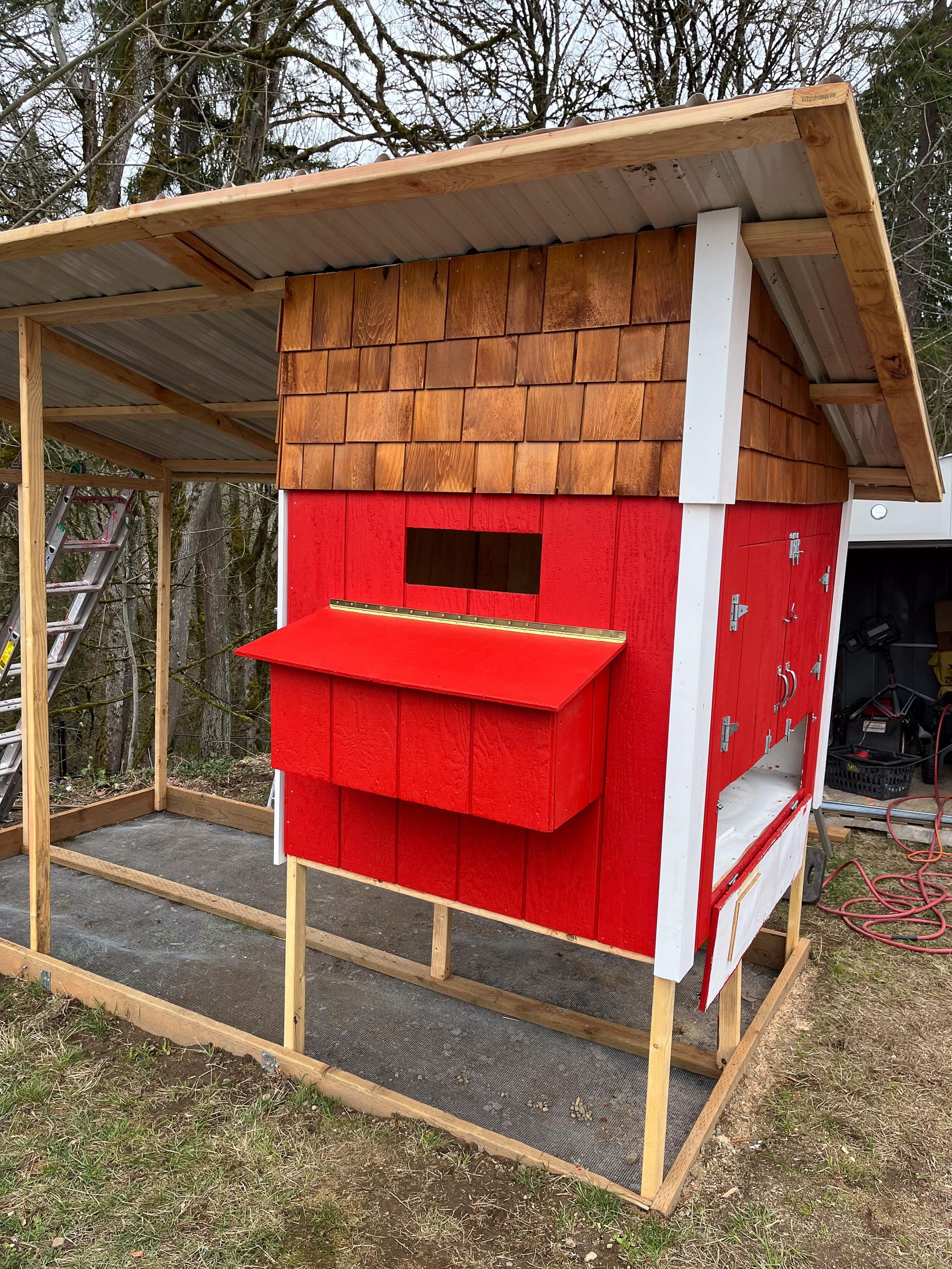 Build a DIY Chicken Palace : 7 Steps (with Pictures) - Instructables