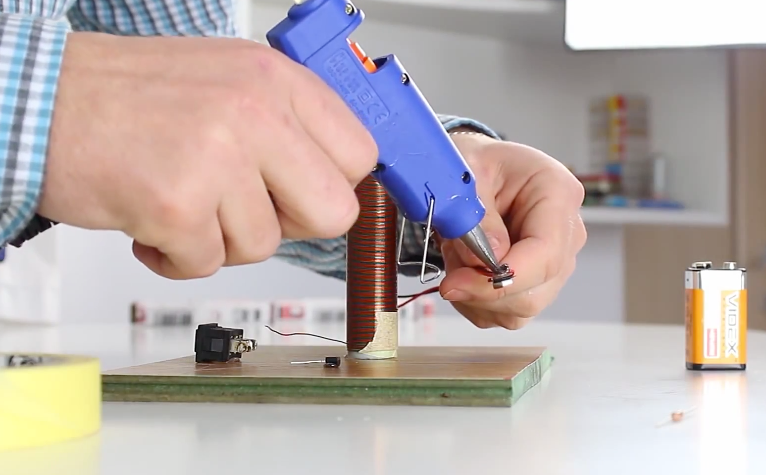 How to Make a Mini Tesla Coil 9V : 11 Steps - Instructables