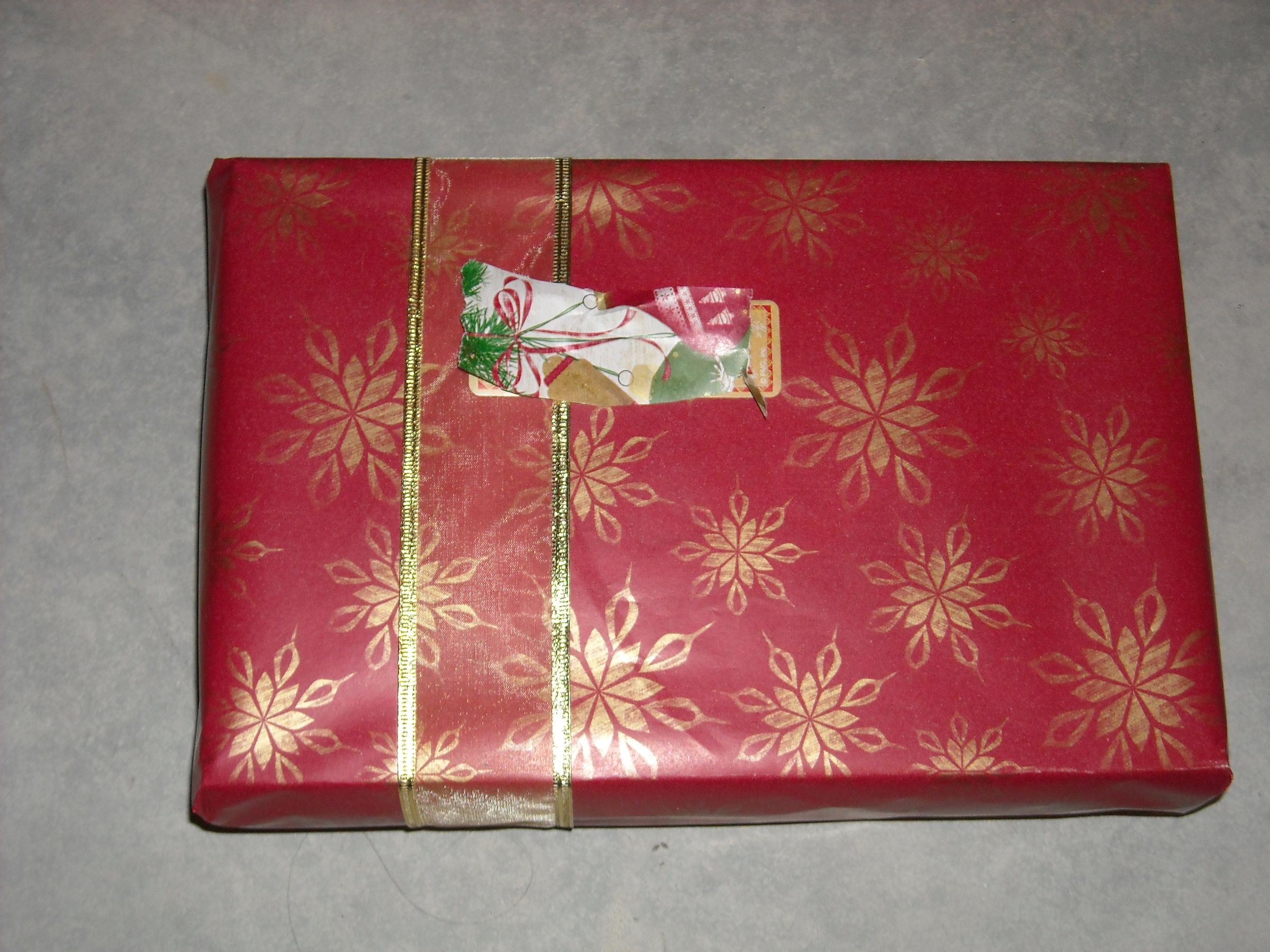 How to Wrap a Rectangular Gift : 8 Steps - Instructables