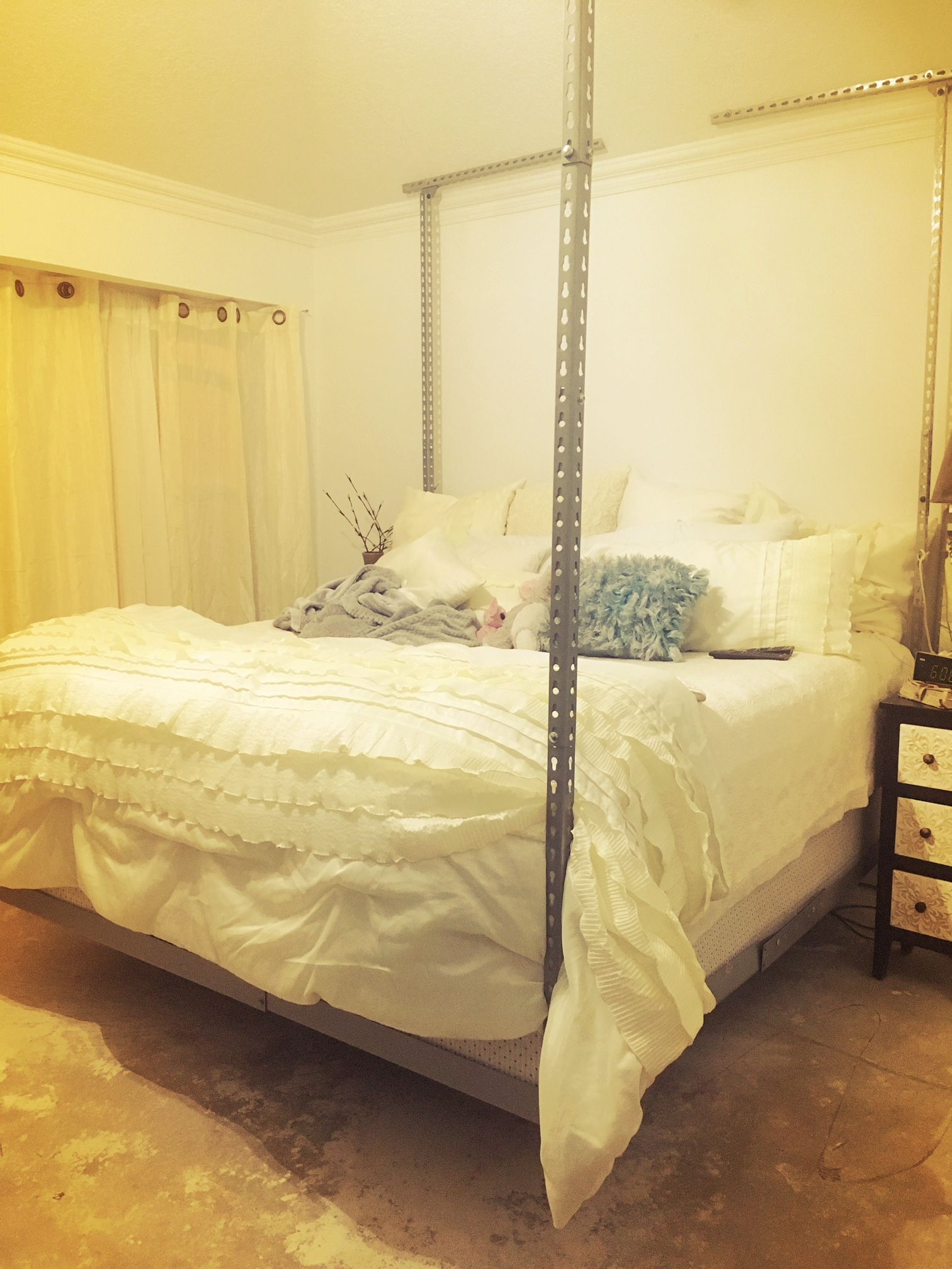 Sleep Through Small Earthquakes With a Metal Hanging Bed : 7 Steps ...