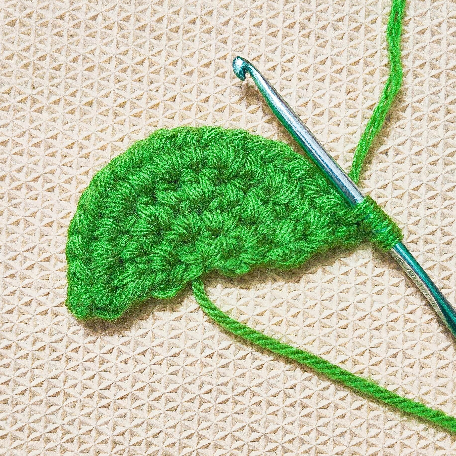 How to Make a Perfect Semi Circle With Half Double Crochets : 7 Steps ...