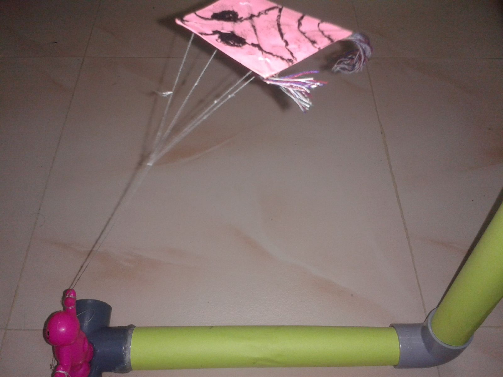 Table Top Flying Kite : 11 Steps (with Pictures) - Instructables