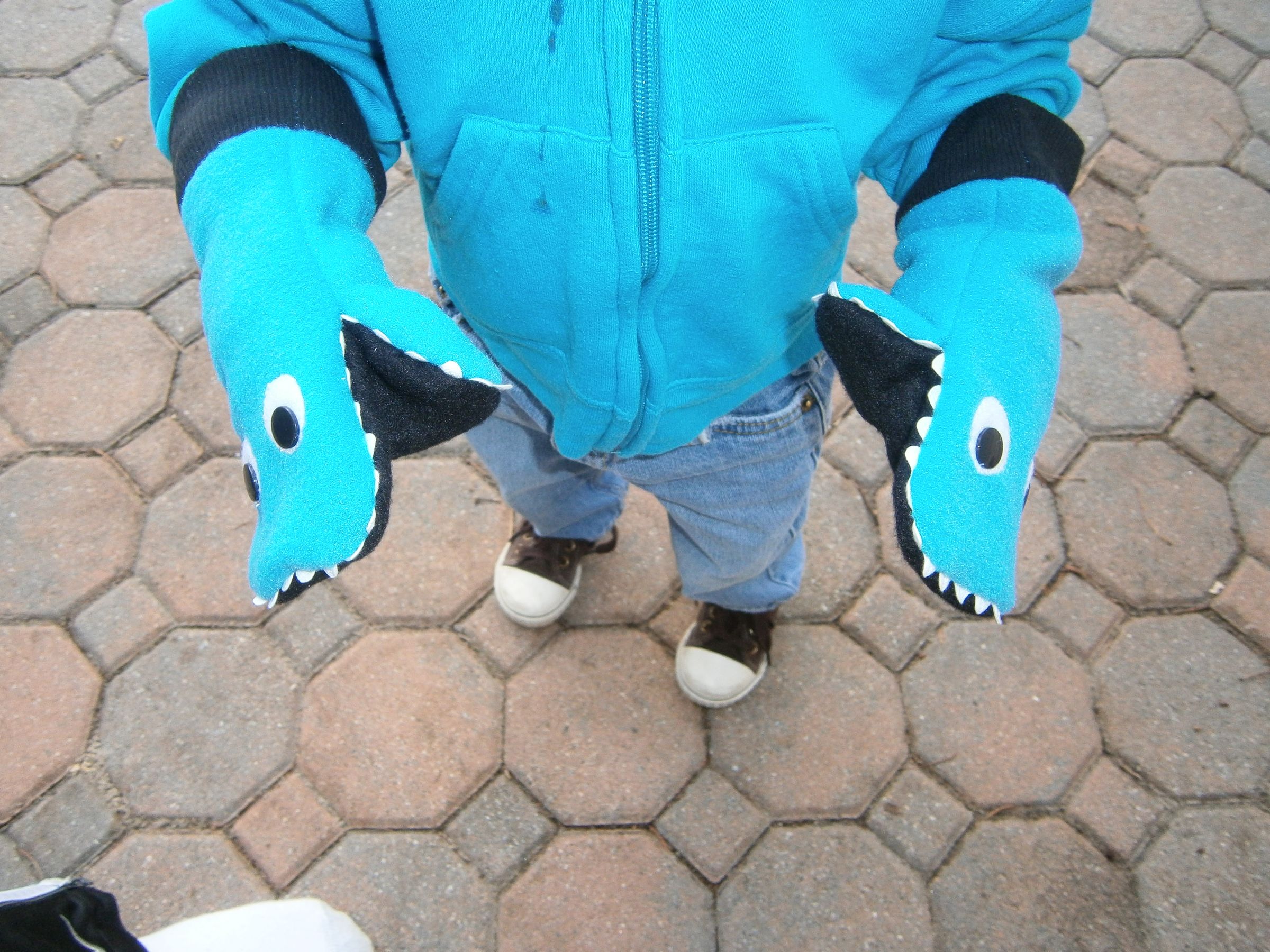 Monster Mittens : 18 Steps (with Pictures) - Instructables