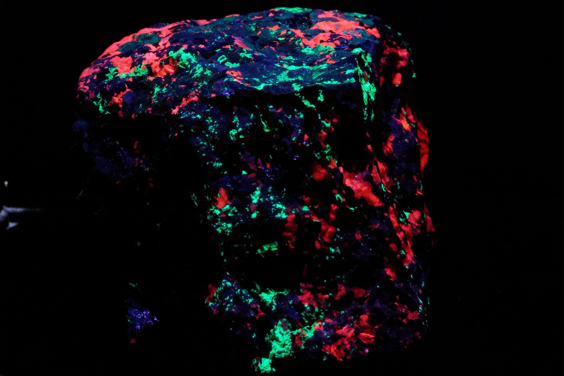 Build a Simple UV Photography Box : 25 Steps (with Pictures ...