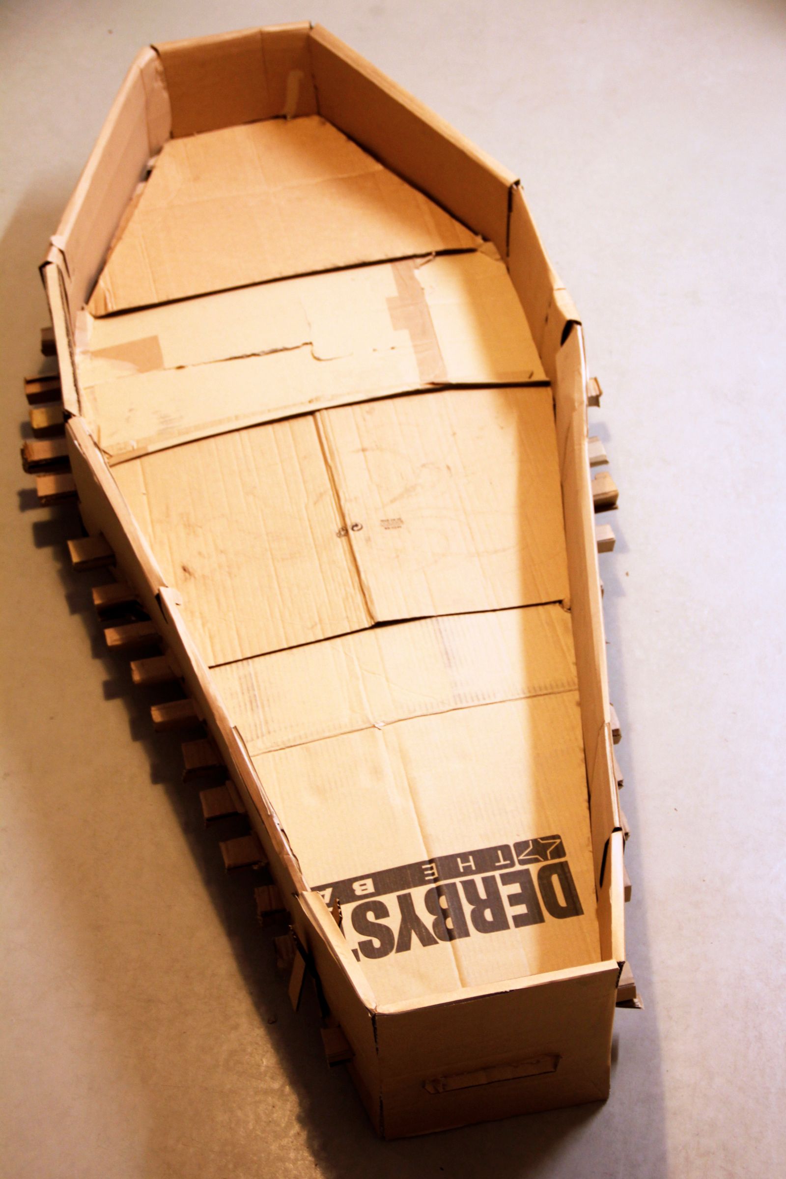 Cardboard Coffins (DIYing Free) : 16 Steps (with Pictures) - Instructables
