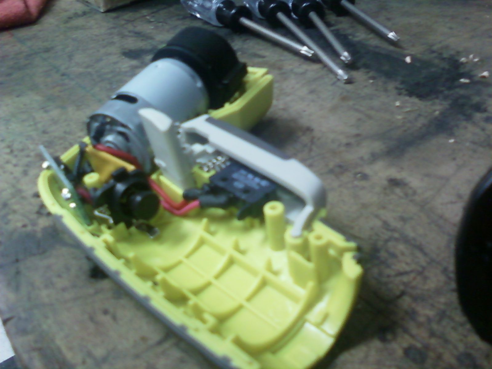 Ryobi 4V Cordless Snips Safety Hack (Defeating the Safety) : 5 Steps ...