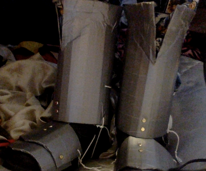 Cardboard Greaves and Sabaton : 7 Steps (with Pictures) - Instructables