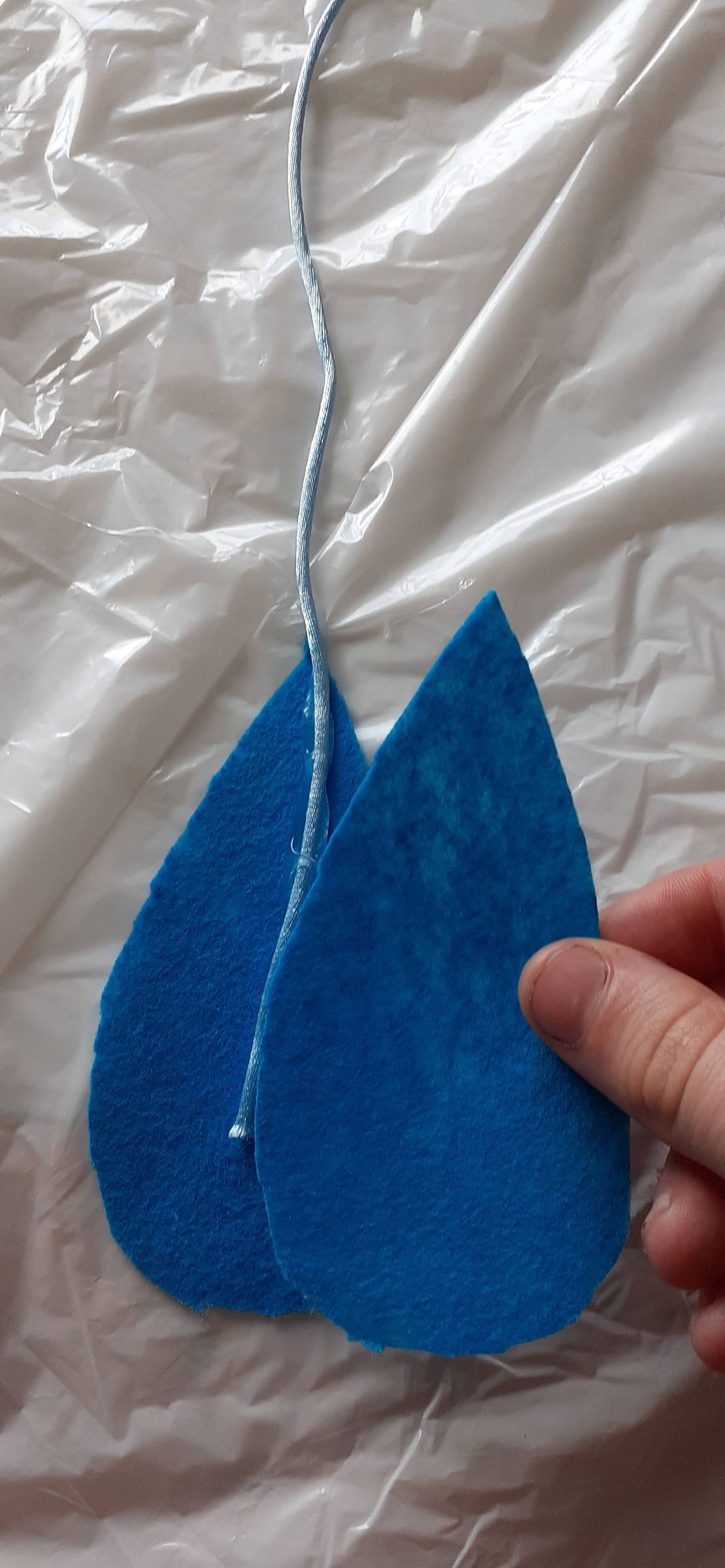 "Somewhere Over the Rainbow" Raincloud Hat : 7 Steps - Instructables