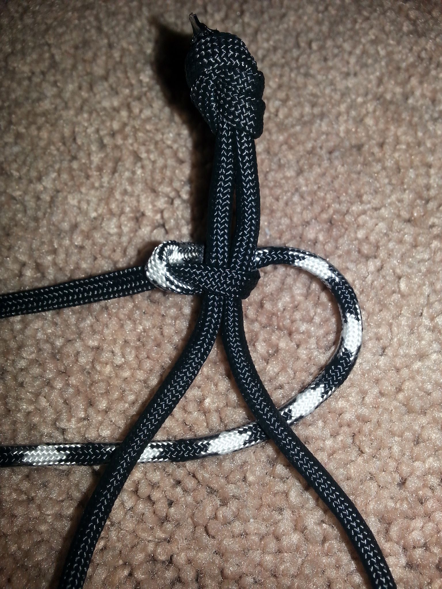 Easy Two Color Paracord Bracelet : 7 Steps - Instructables