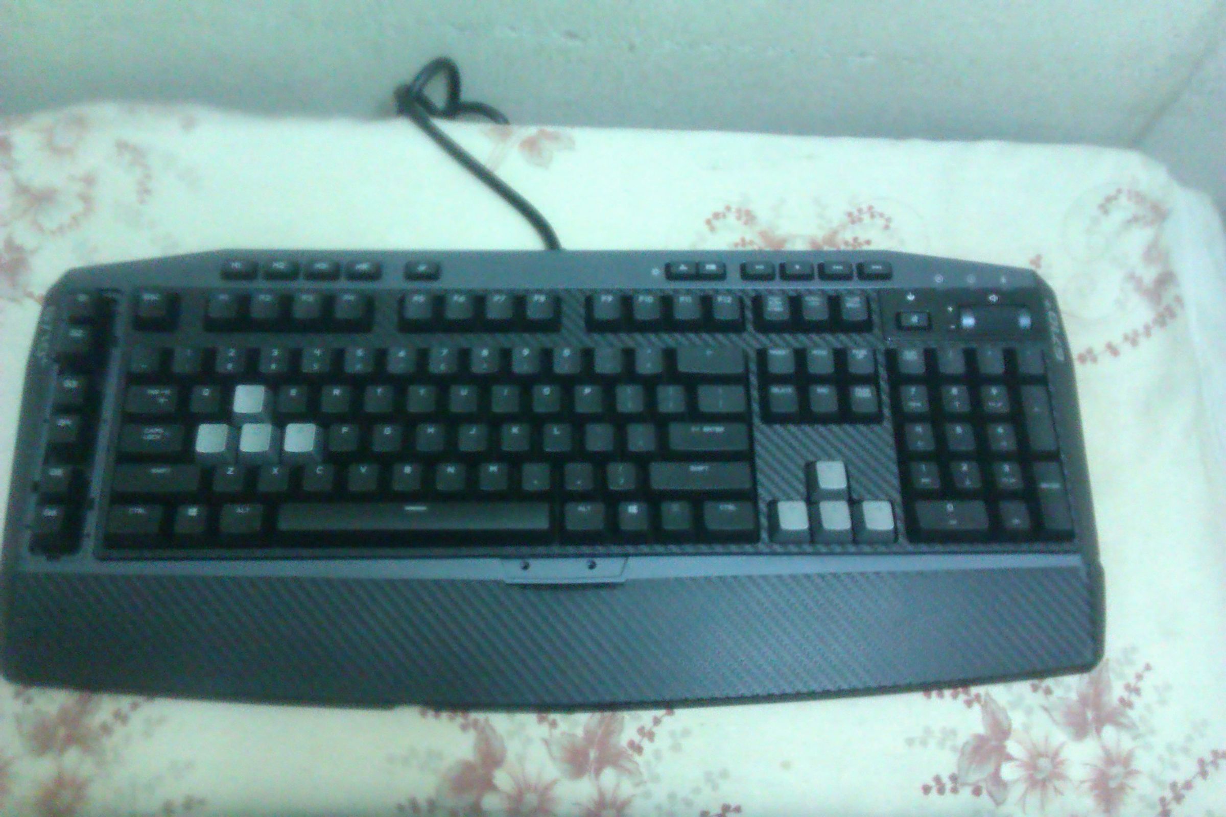 How to Open a Logitech G710+ Mechanical Gaming Keyboard & Modify : 4 ...