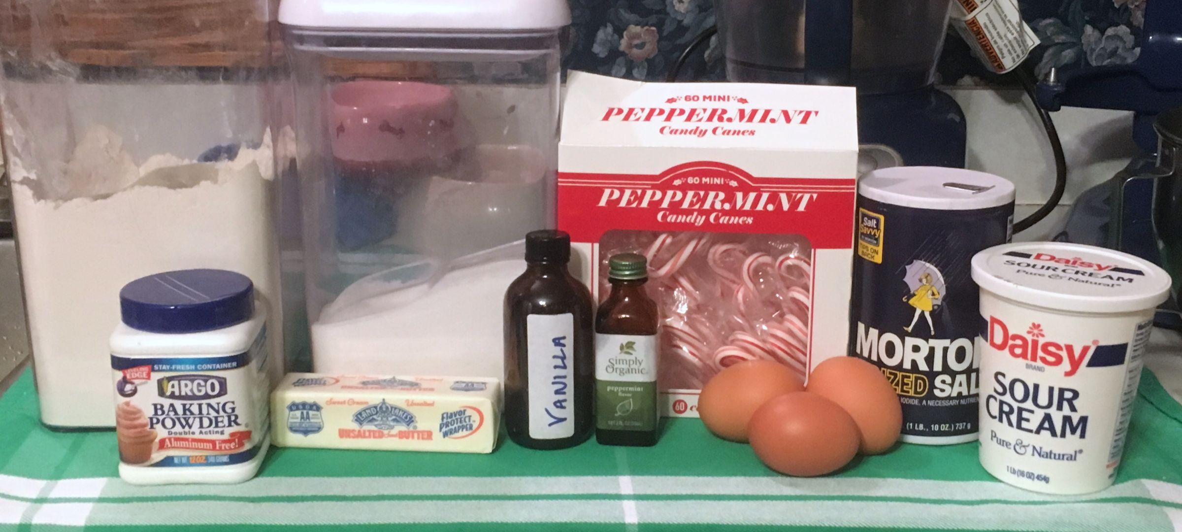 Candy Cane Cupcakes Aka Sweet Tomatoes/Souplantation Candy Cane Muffins ...