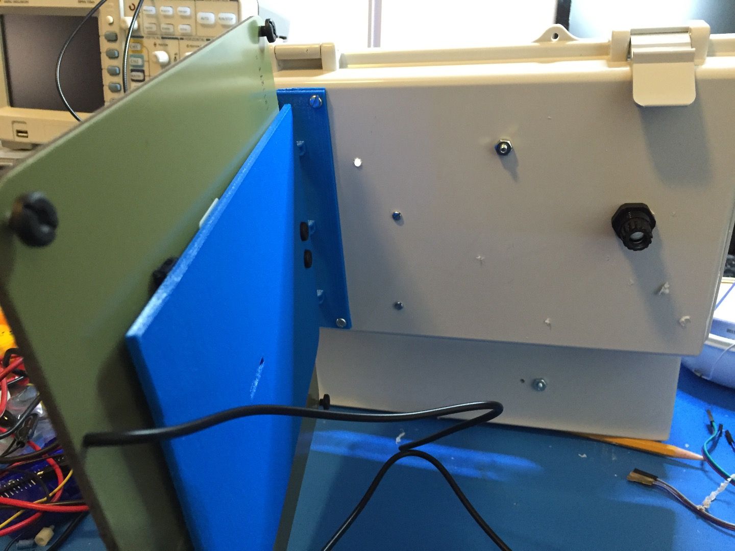 Create Your Own Solar Powered Raspberry Pi Weather Station (Updated ...