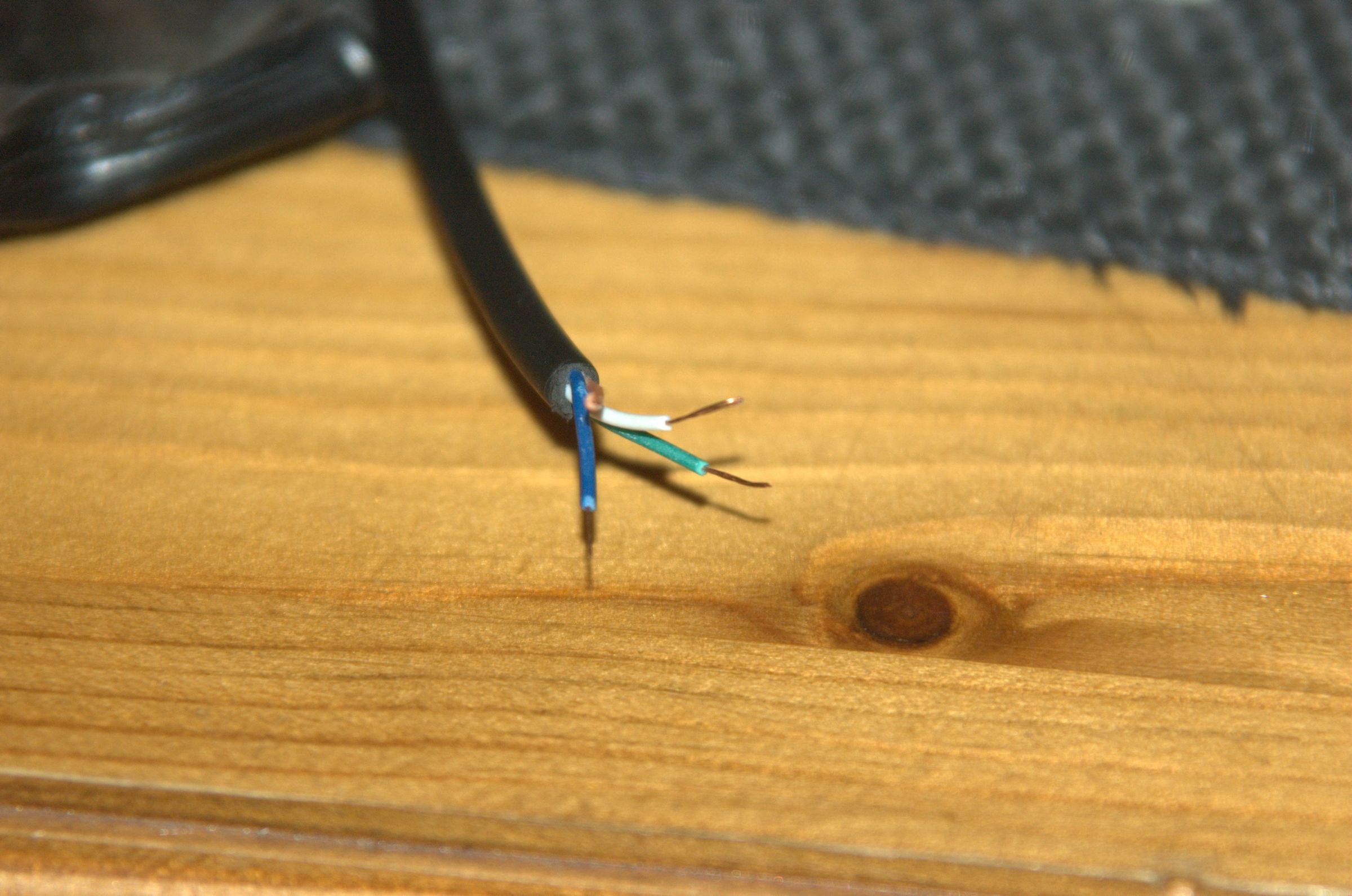 How to Repair a Moulded USB Plug : 4 Steps - Instructables