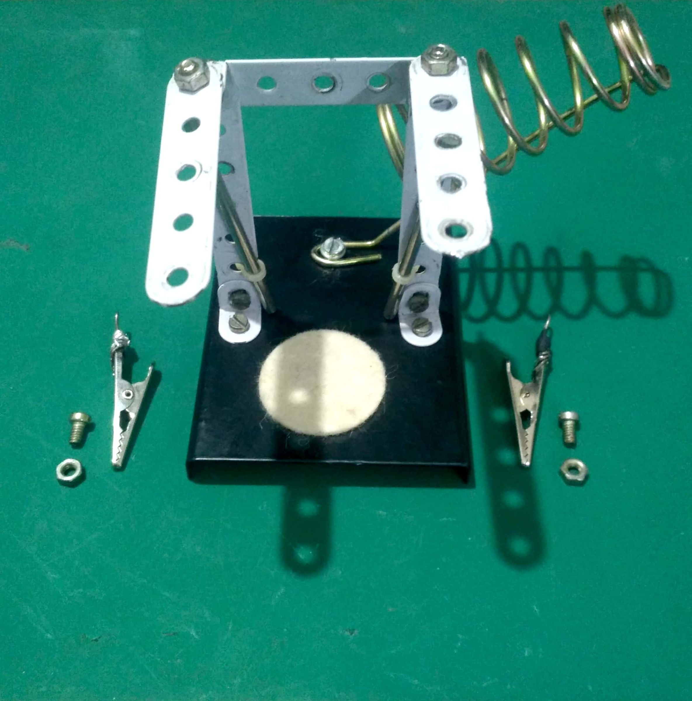 DIY Helping Hands for Soldering : 9 Steps (with Pictures) - Instructables