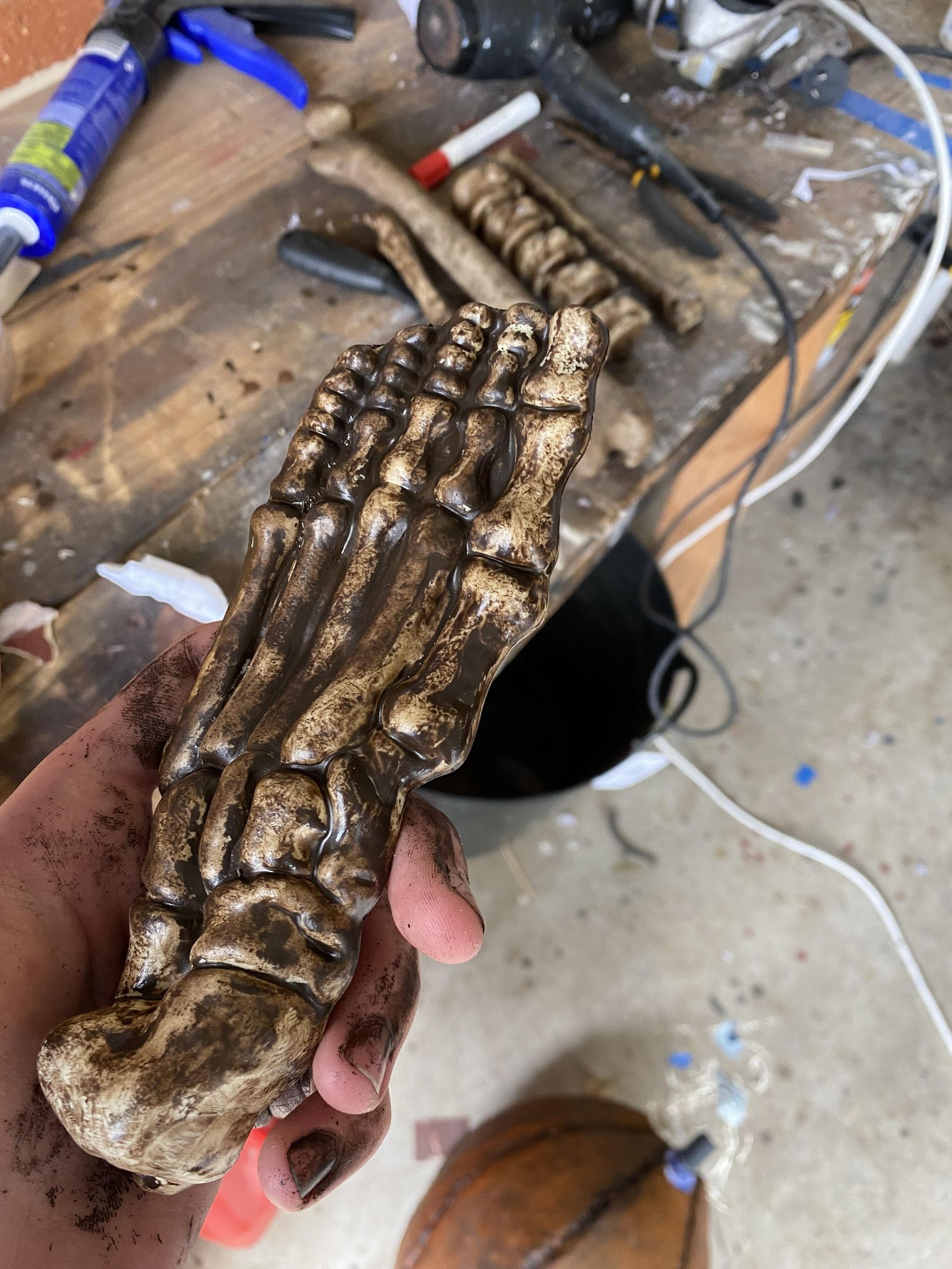 How to Turn a Dollar Store Skeleton Into a Realistic Prop Easily : 5 ...