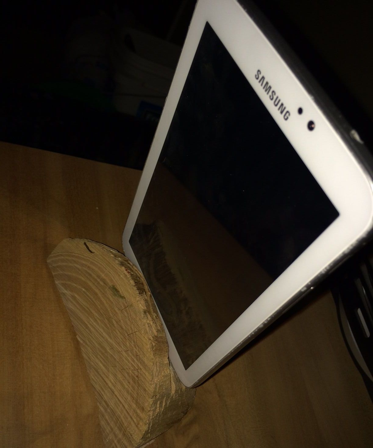 Wooden Tablet/Phone Holder Compatible With All Devices : 4 Steps ...