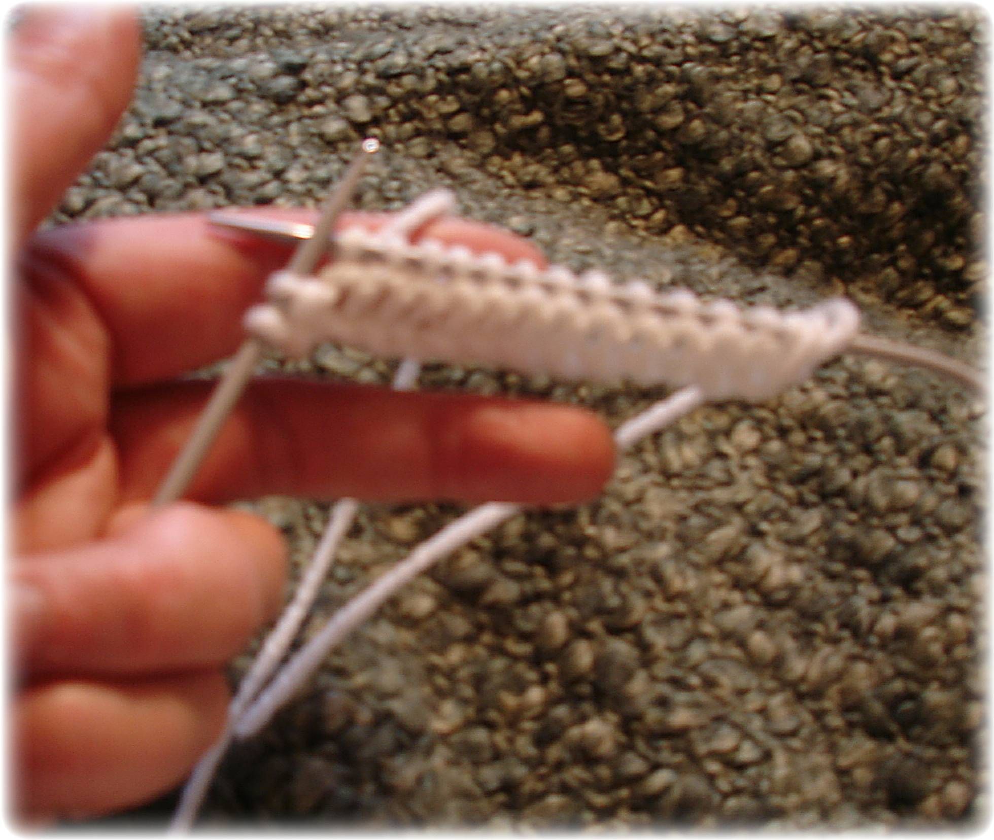 Last Minute Christmas Pin or Ornament to Knit! : 10 Steps - Instructables