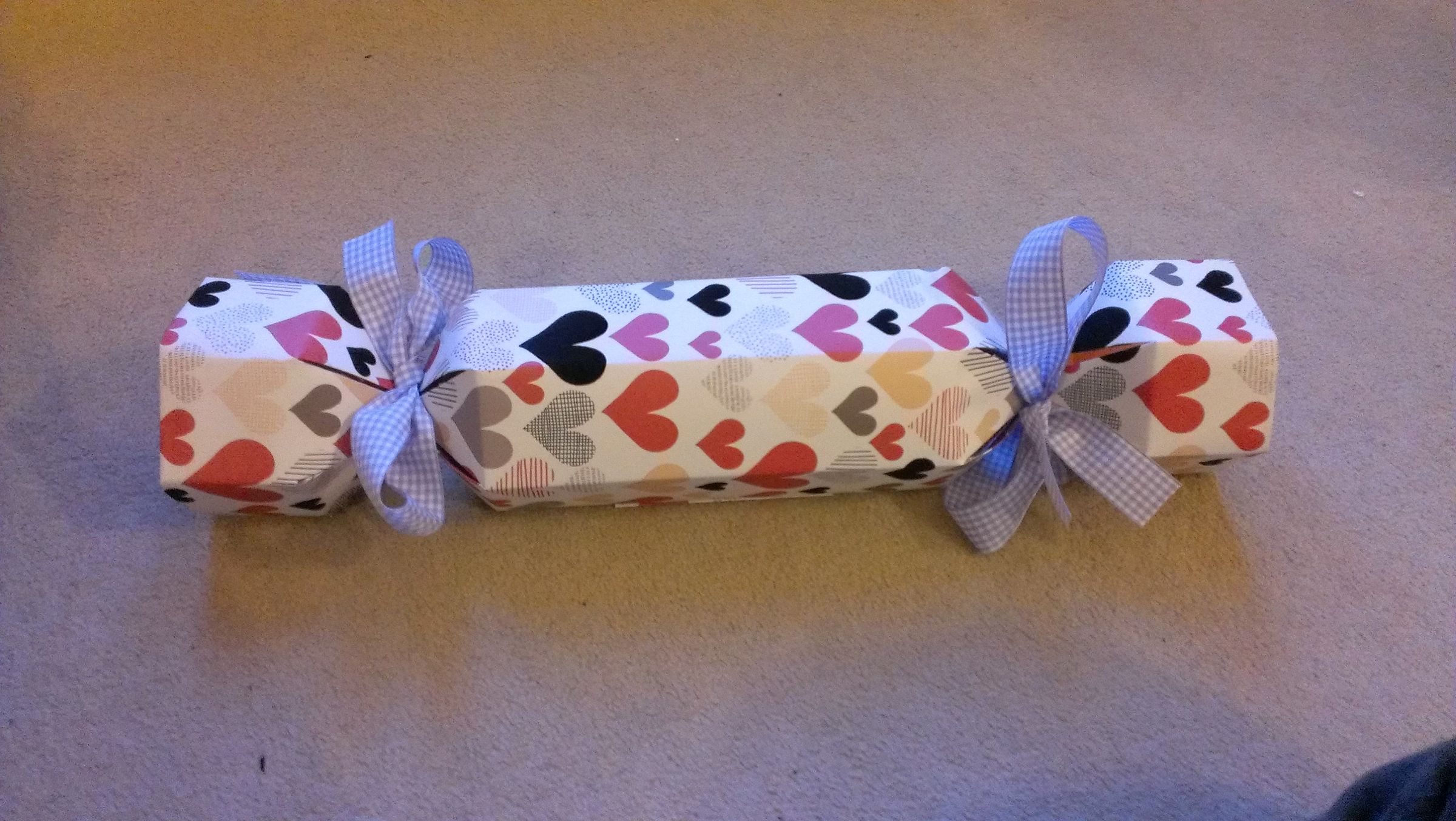 Giant Christmas Cracker : 9 Steps - Instructables
